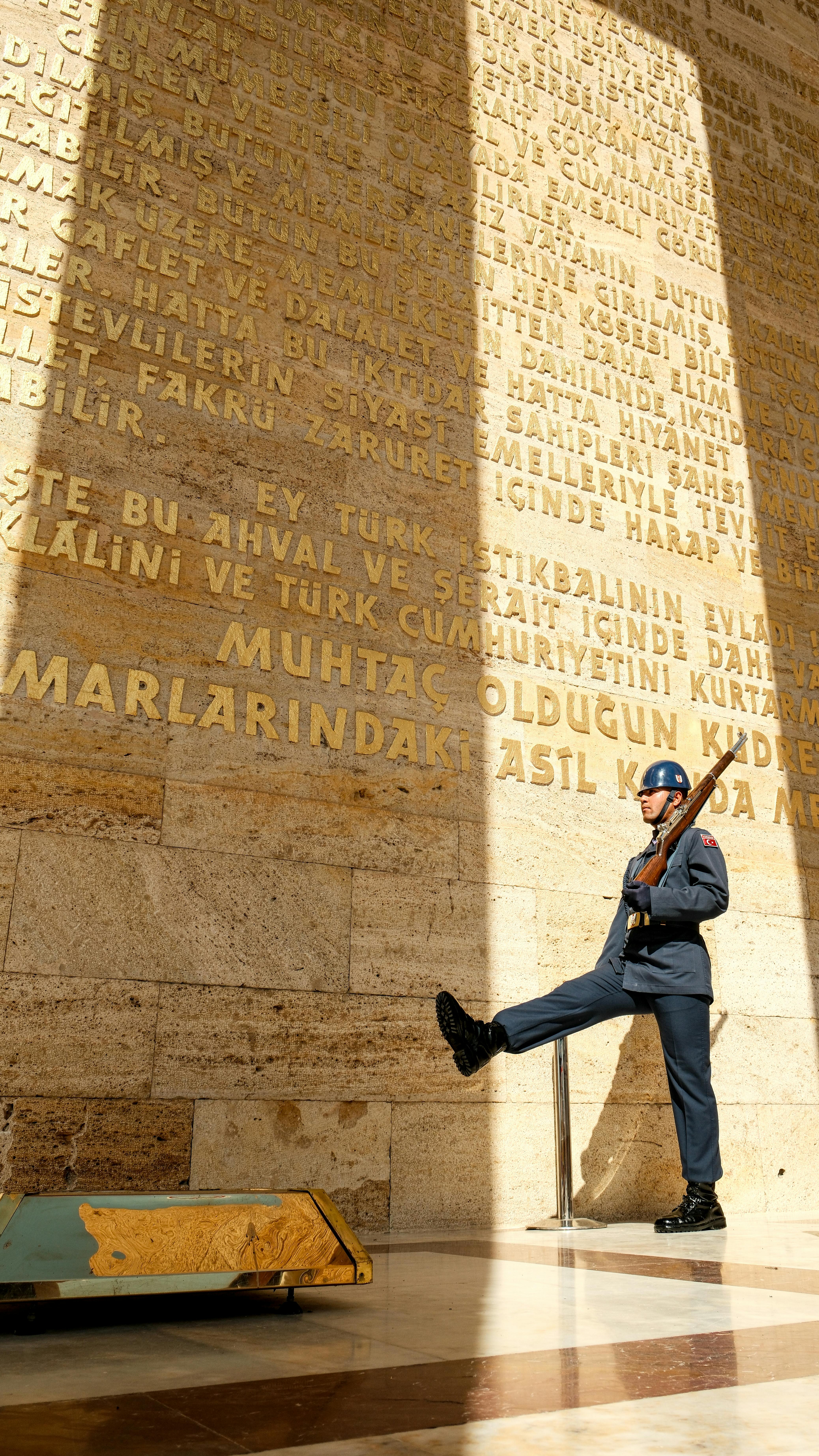 Ankara'daki Anıt'ta Türk Muhafızı · Ücretsiz Stok Fotoğraf