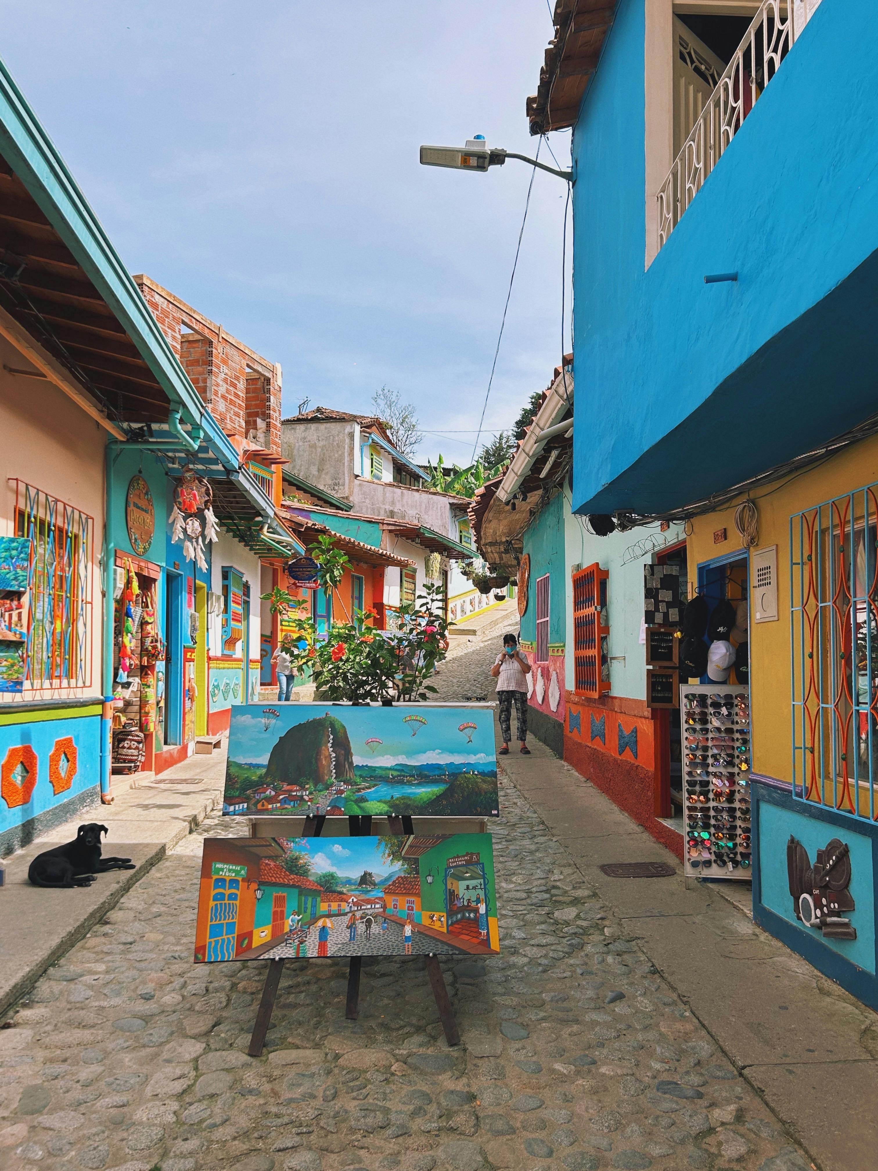 Colorful Street Scene in Peñol, Colombia · Free Stock Photo