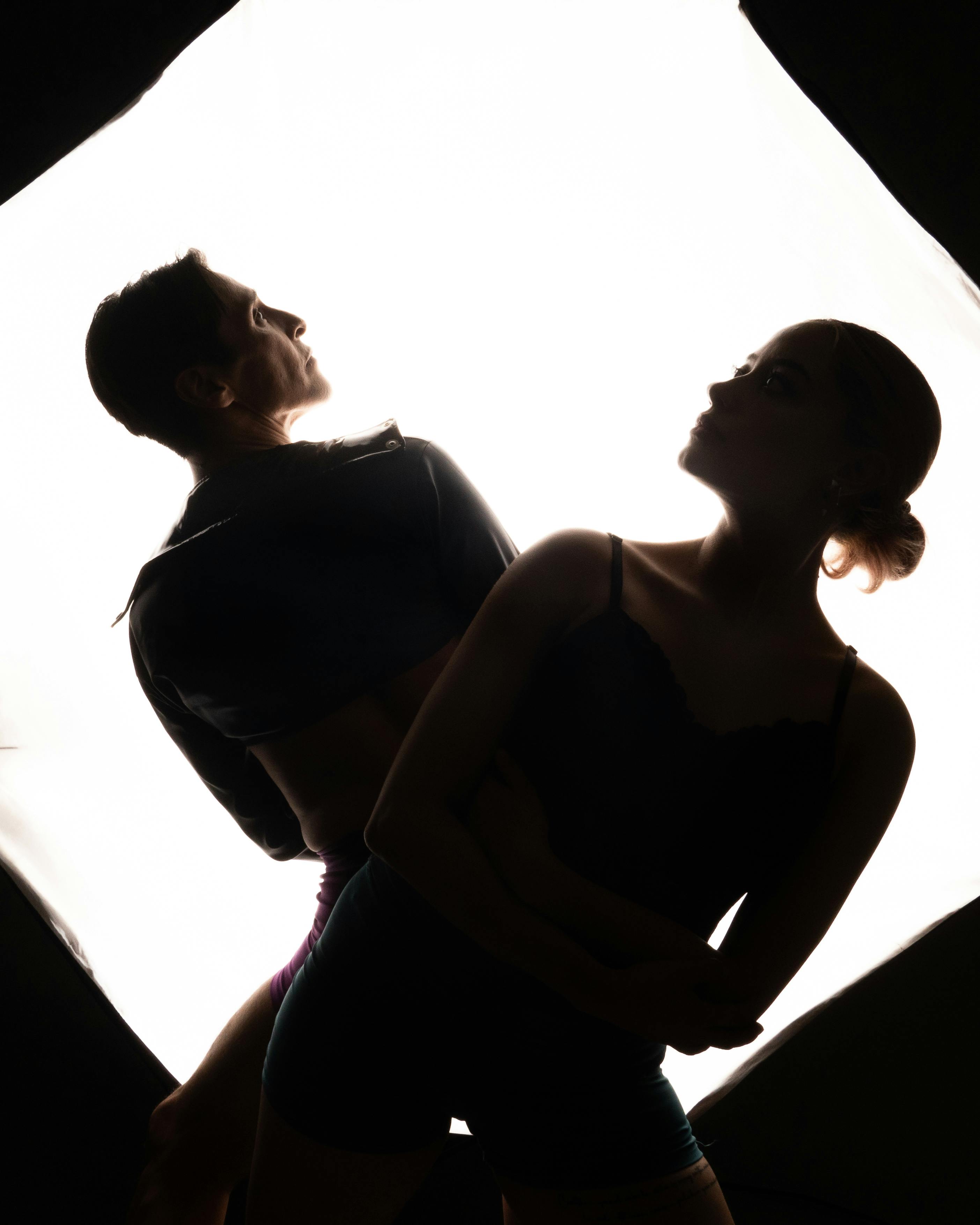 Silhouetted Couple in Dynamic Dance Pose · Free Stock Photo