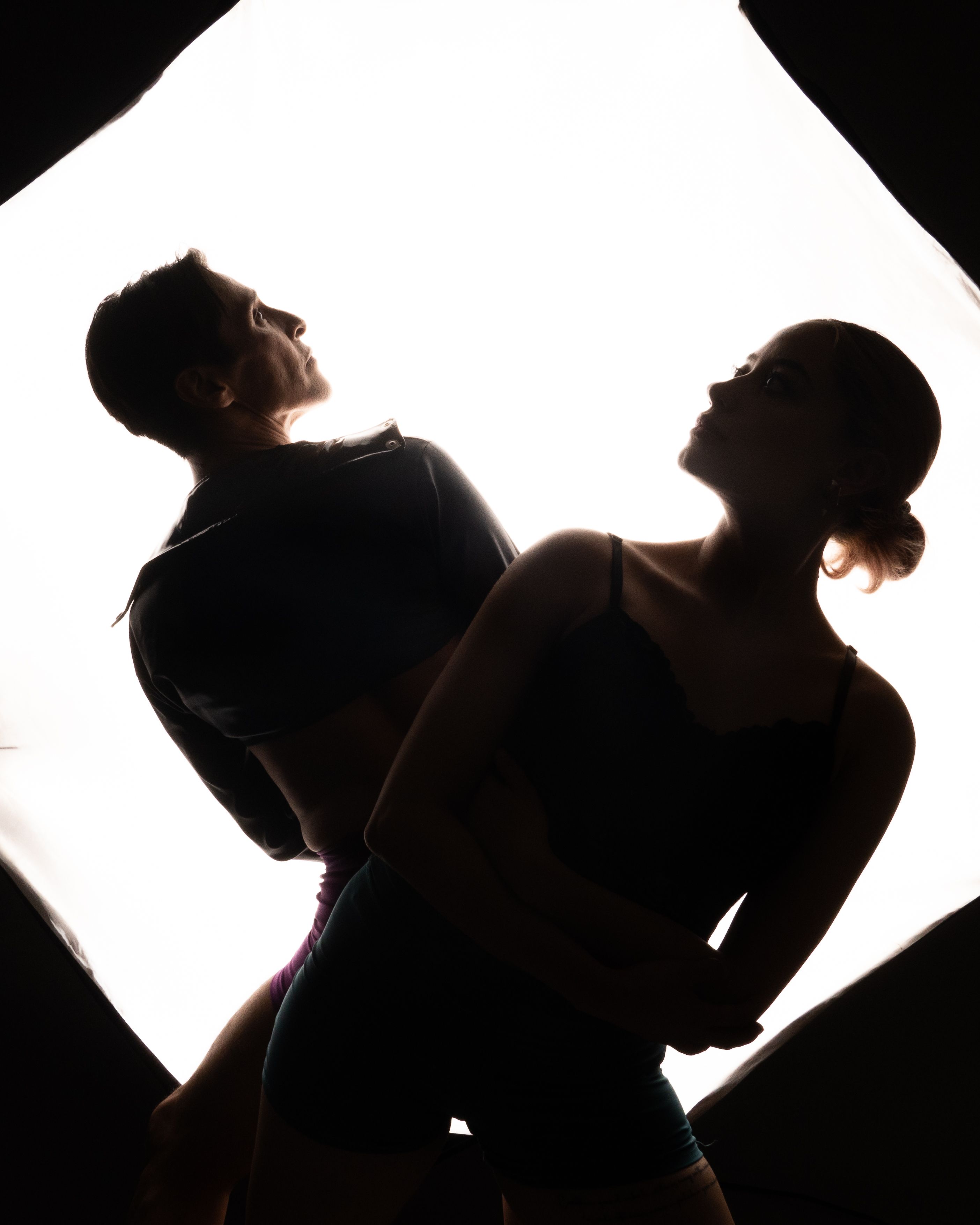 Silhouetted Couple in Dynamic Dance Pose · Free Stock Photo