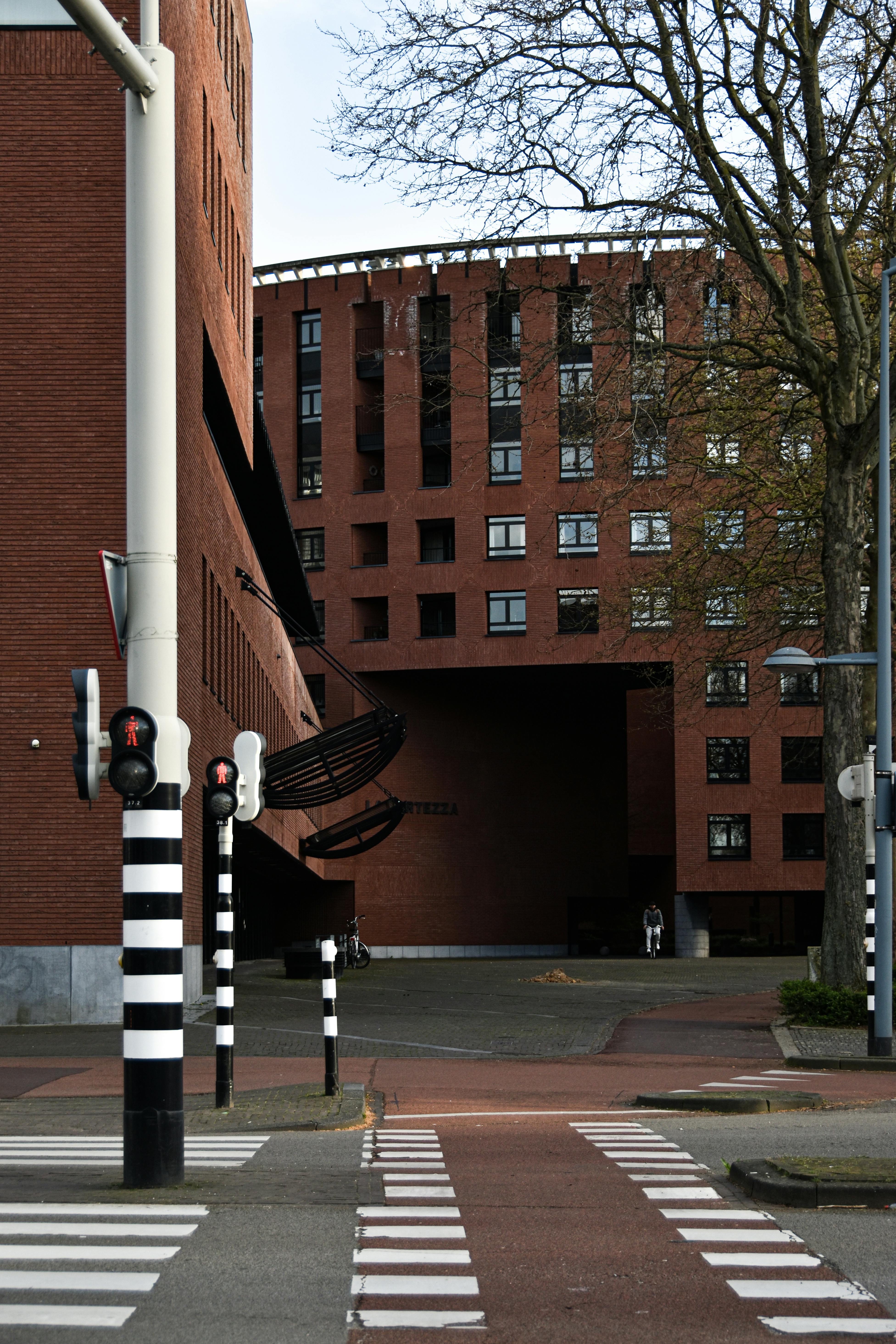 Urban Intersection with Modern Architecture · Free Stock Photo