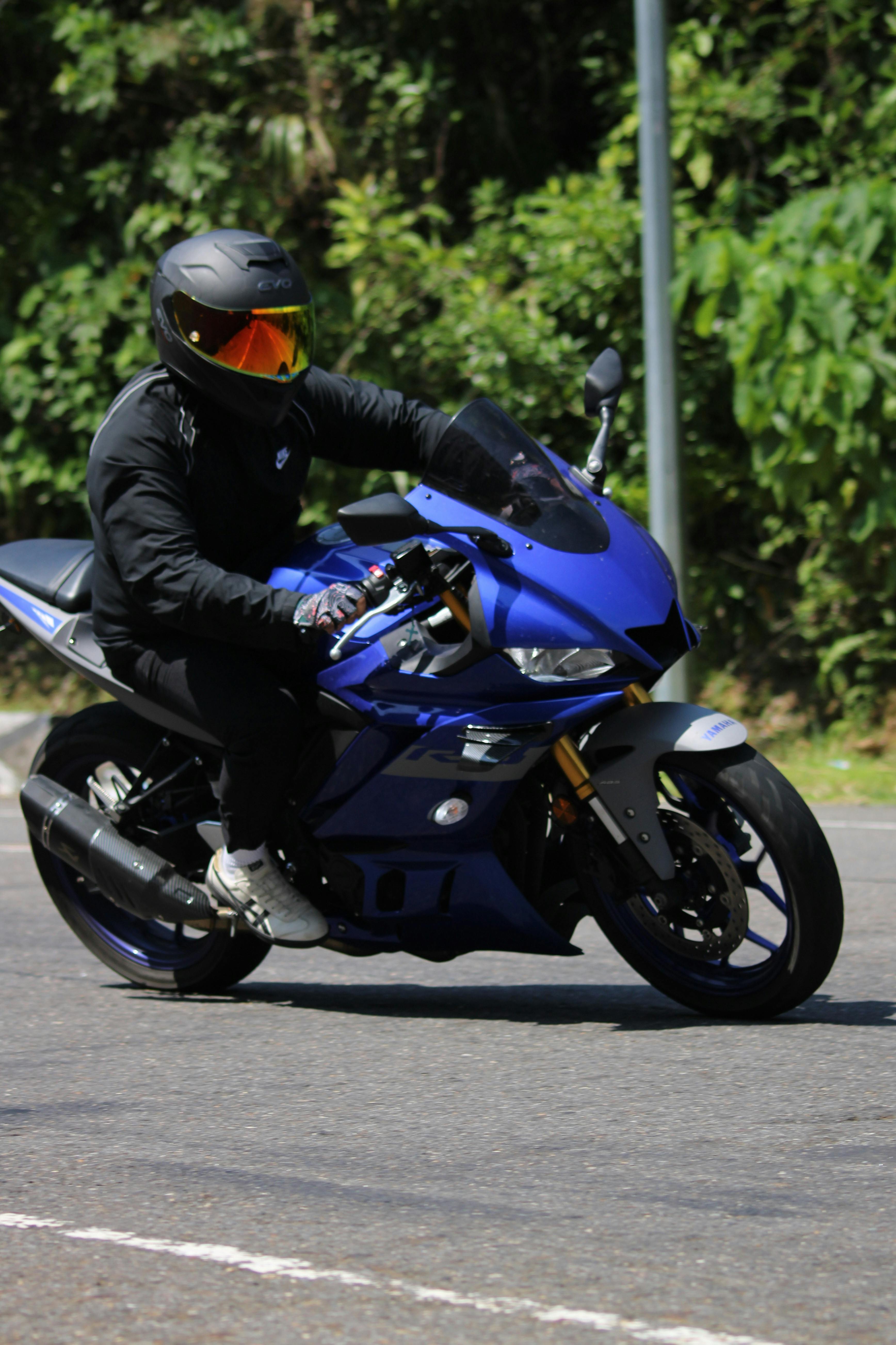 Motorcyclist on Blue Sportbike Riding Outdoors · Free Stock Photo