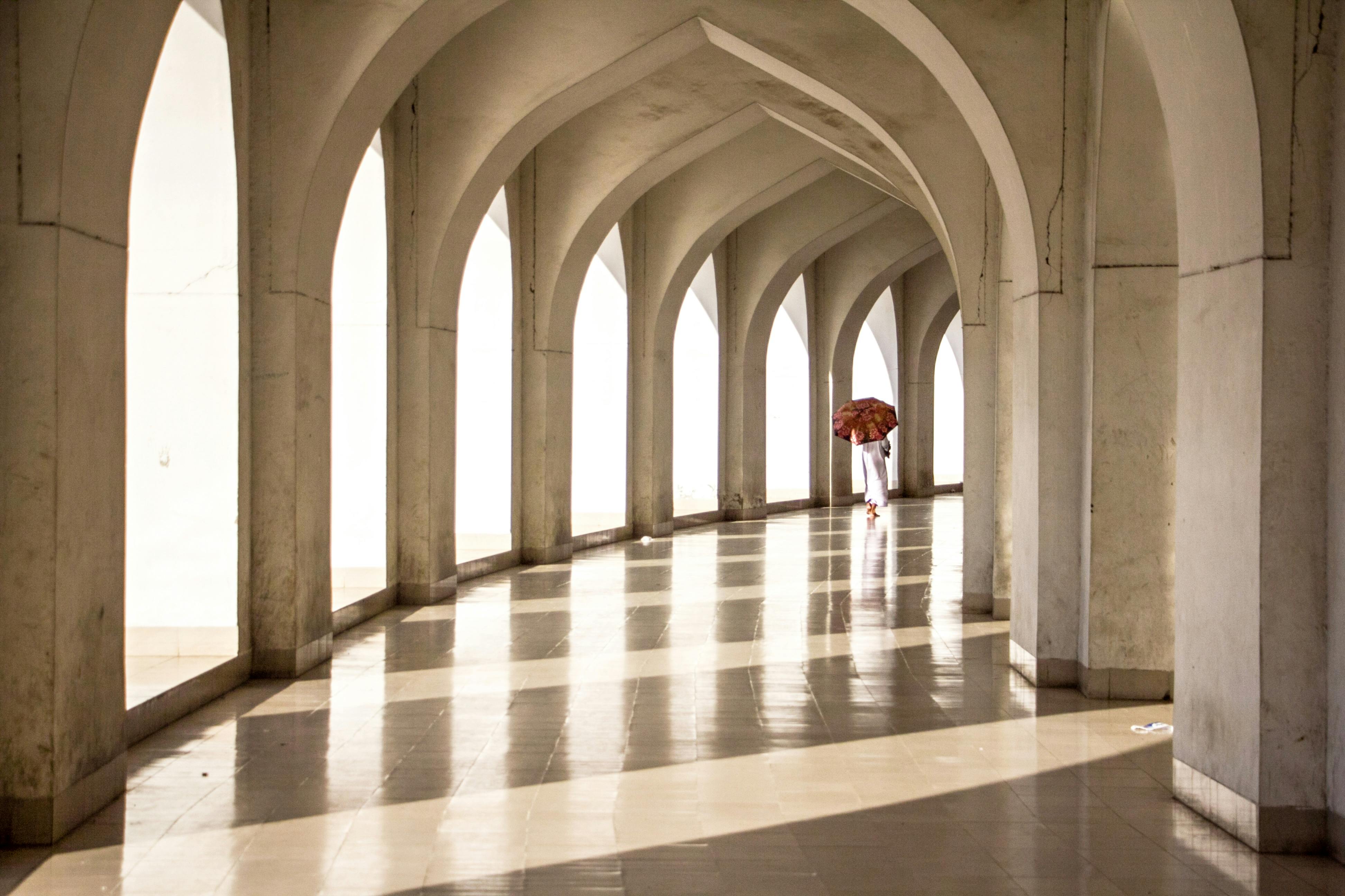Elegant Architectural Corridor with Arches · Free Stock Photo