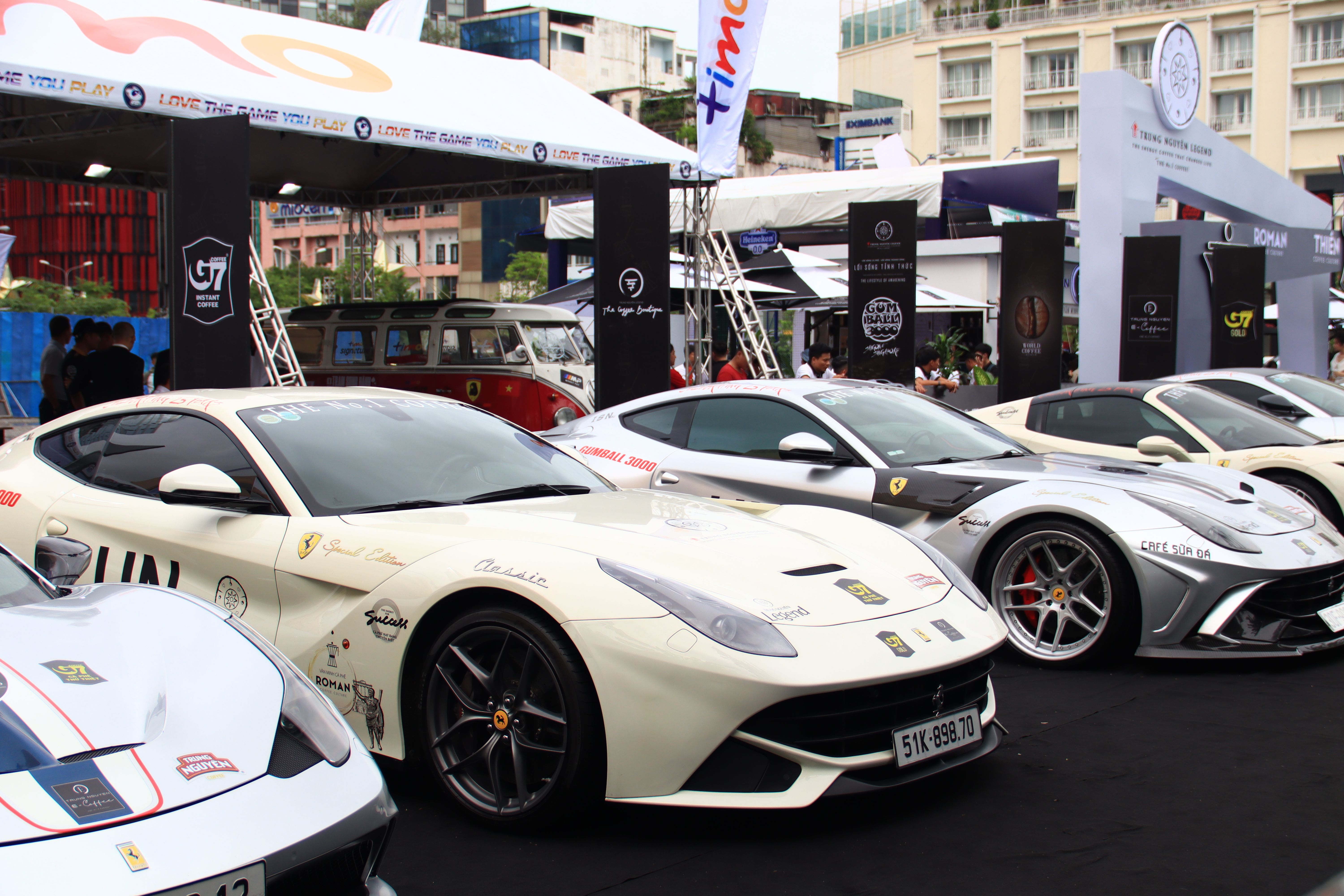 Exhibición De Autos Deportivos De Lujo En El Salón Del Automóvil · Foto ...