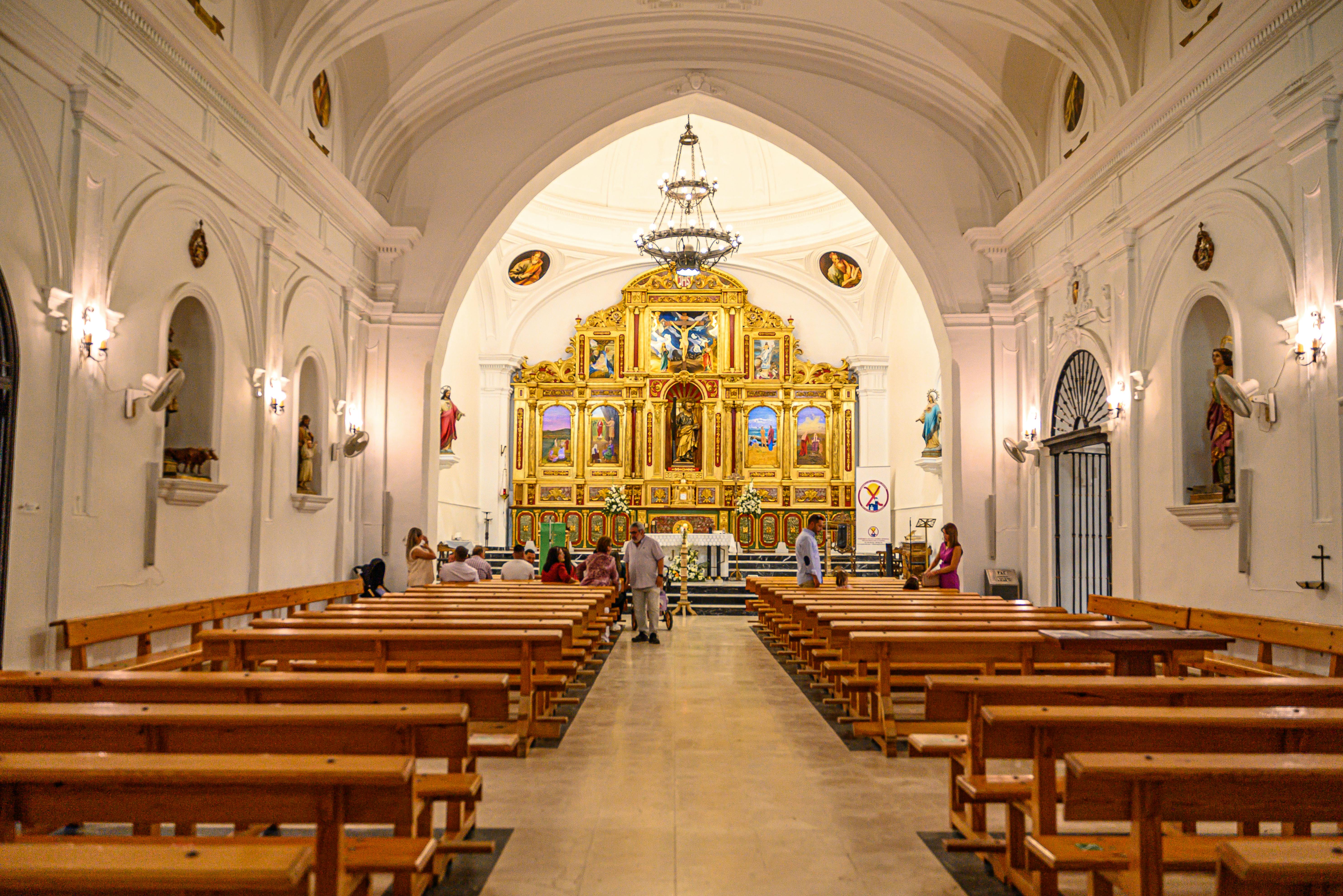 Brown and White Church Interior · Free Stock Photo