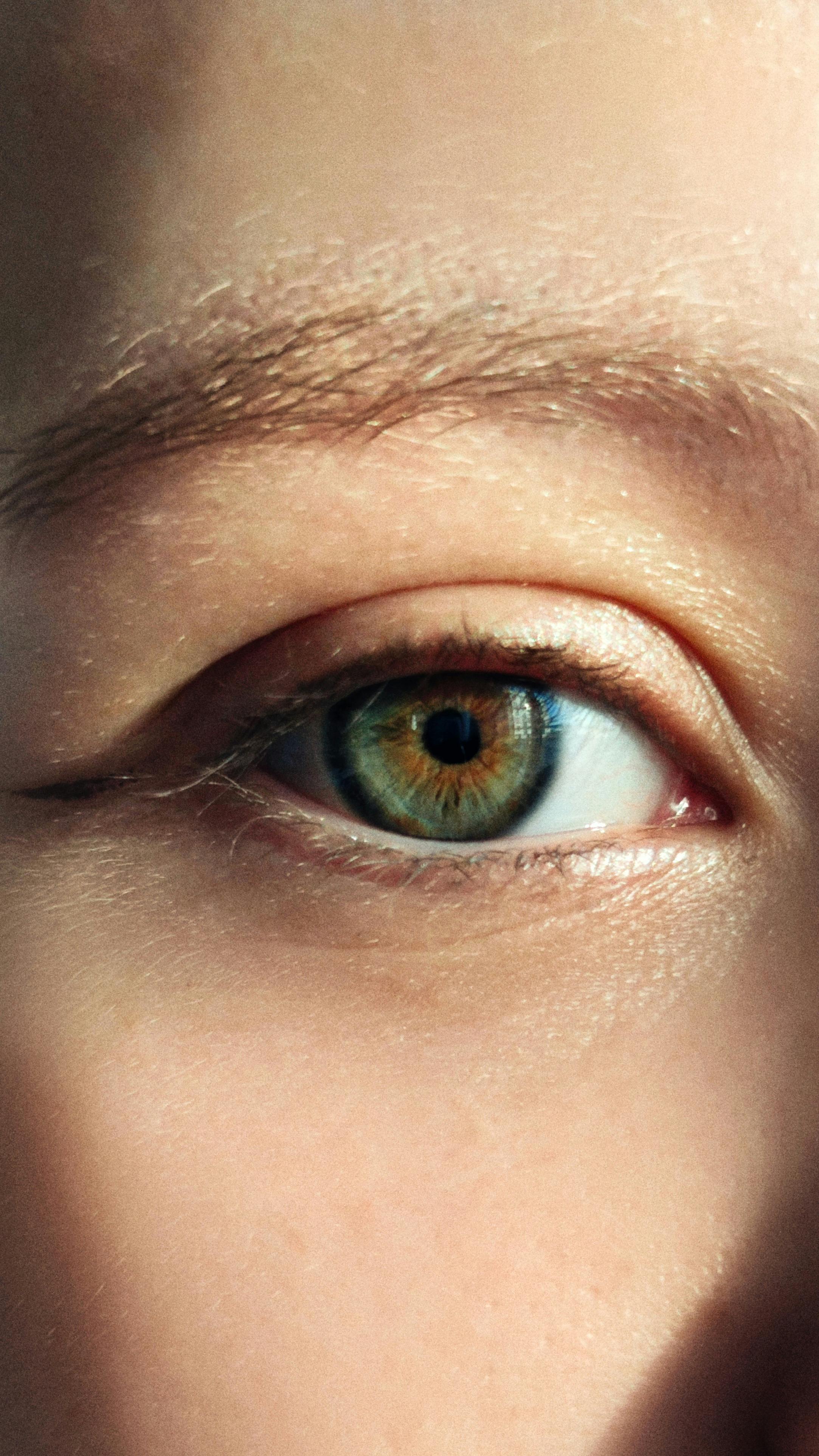Person With Teal and Yellow Left Eye · Free Stock Photo