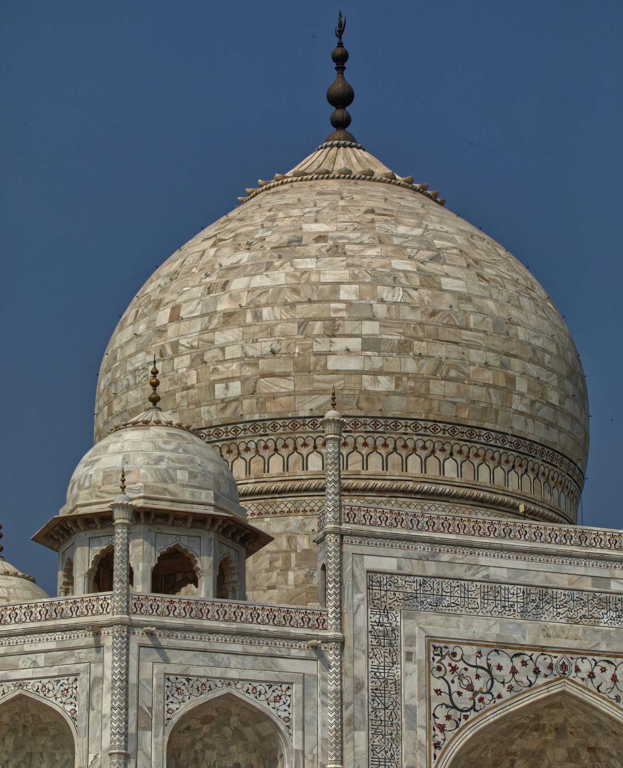 Taj Mahal's Intricate Marble Dome Architecture · Free Stock Photo