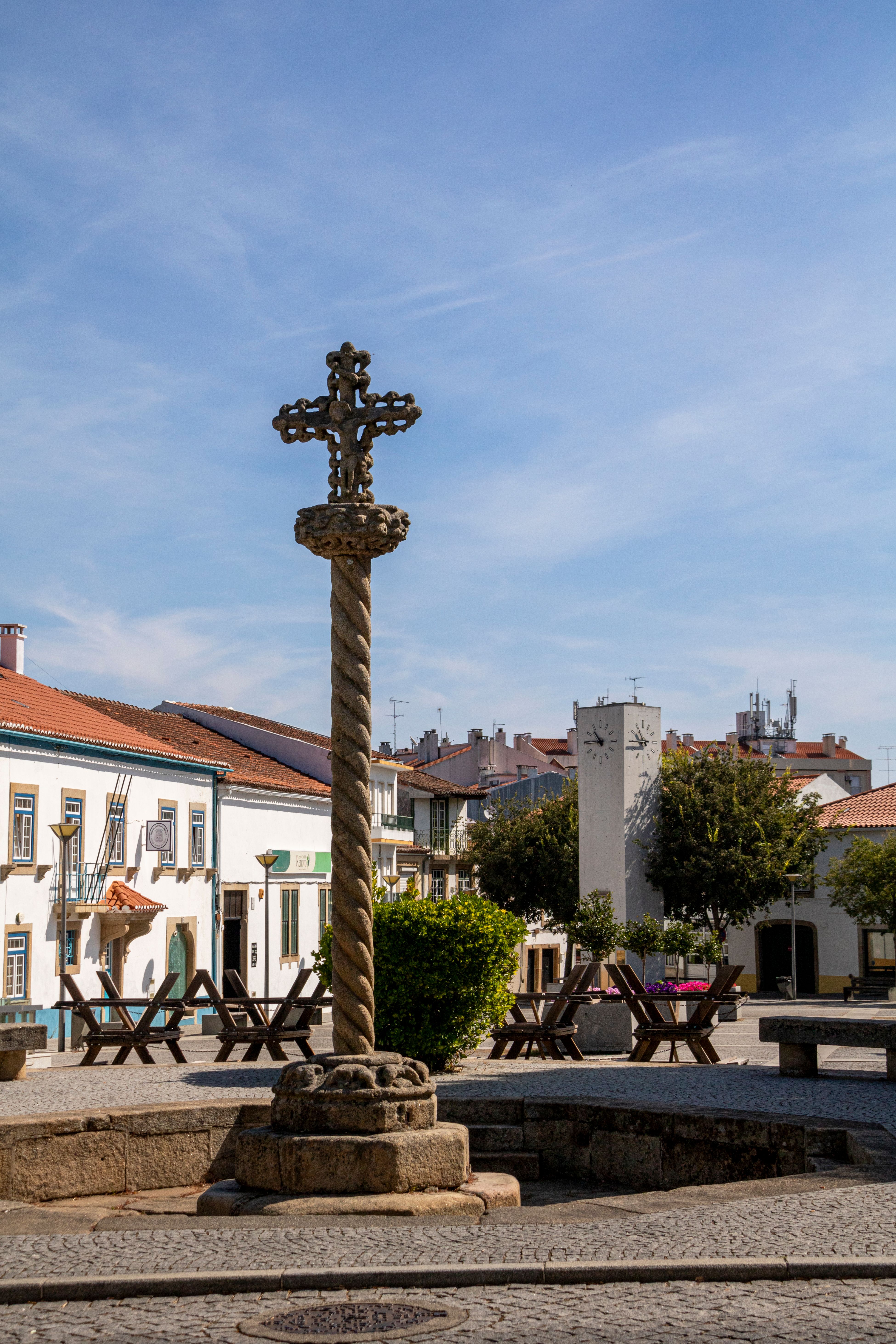 Historic Town Square with Stone Cross in Portugal · Free Stock Photo