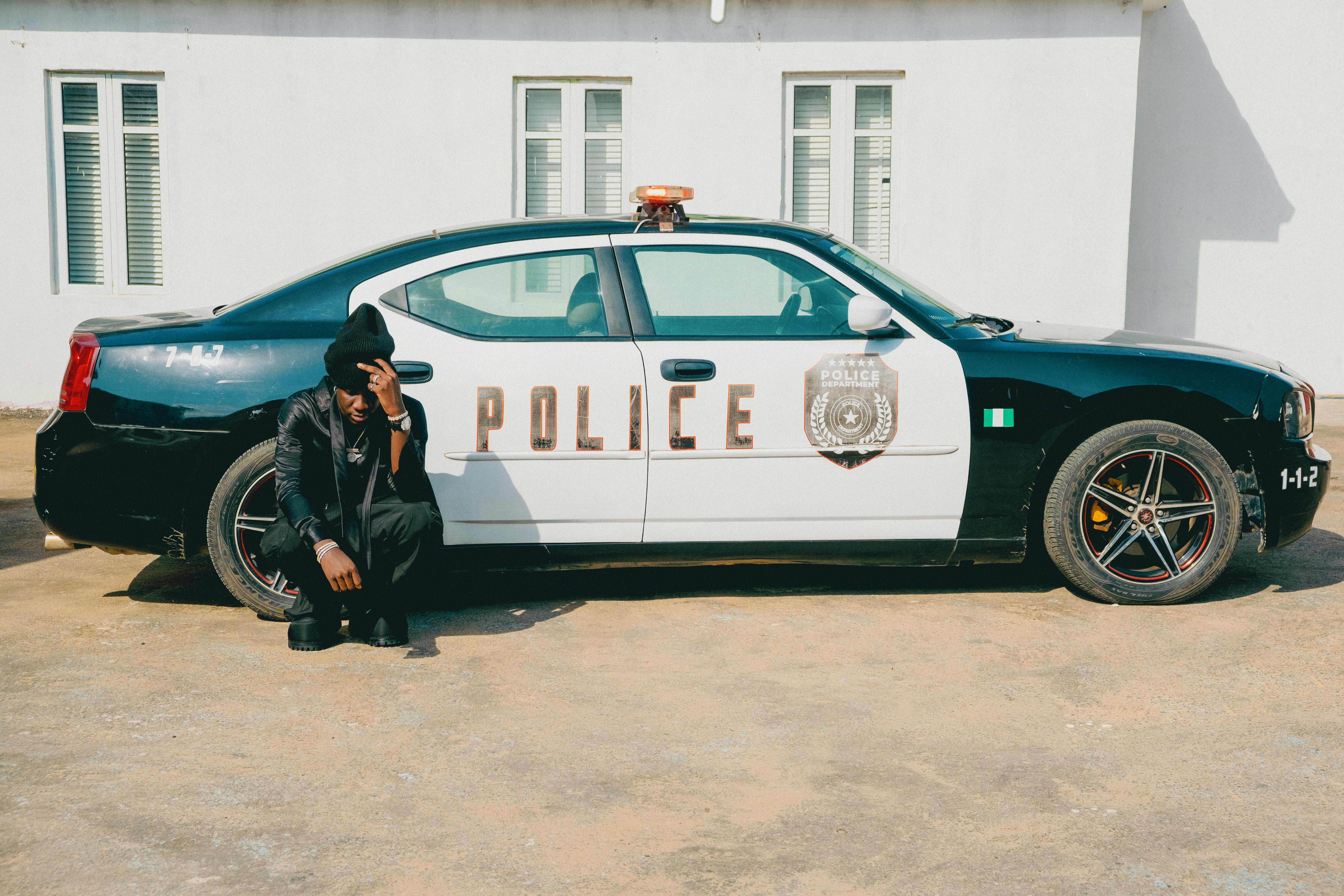 Urban Police Car and Officer in Daylight · Free Stock Photo