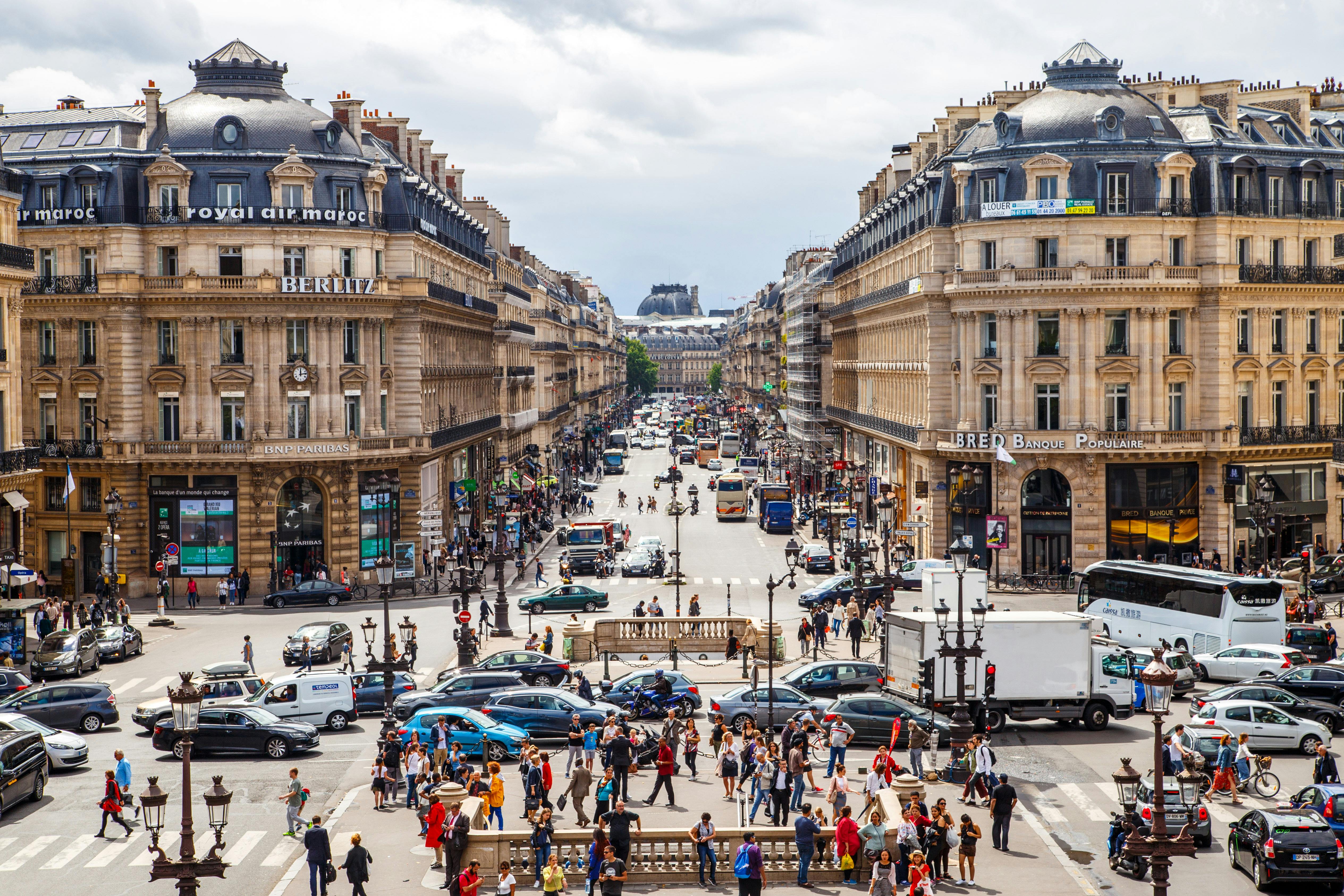Bustling Summer Day in Central Paris · Free Stock Photo