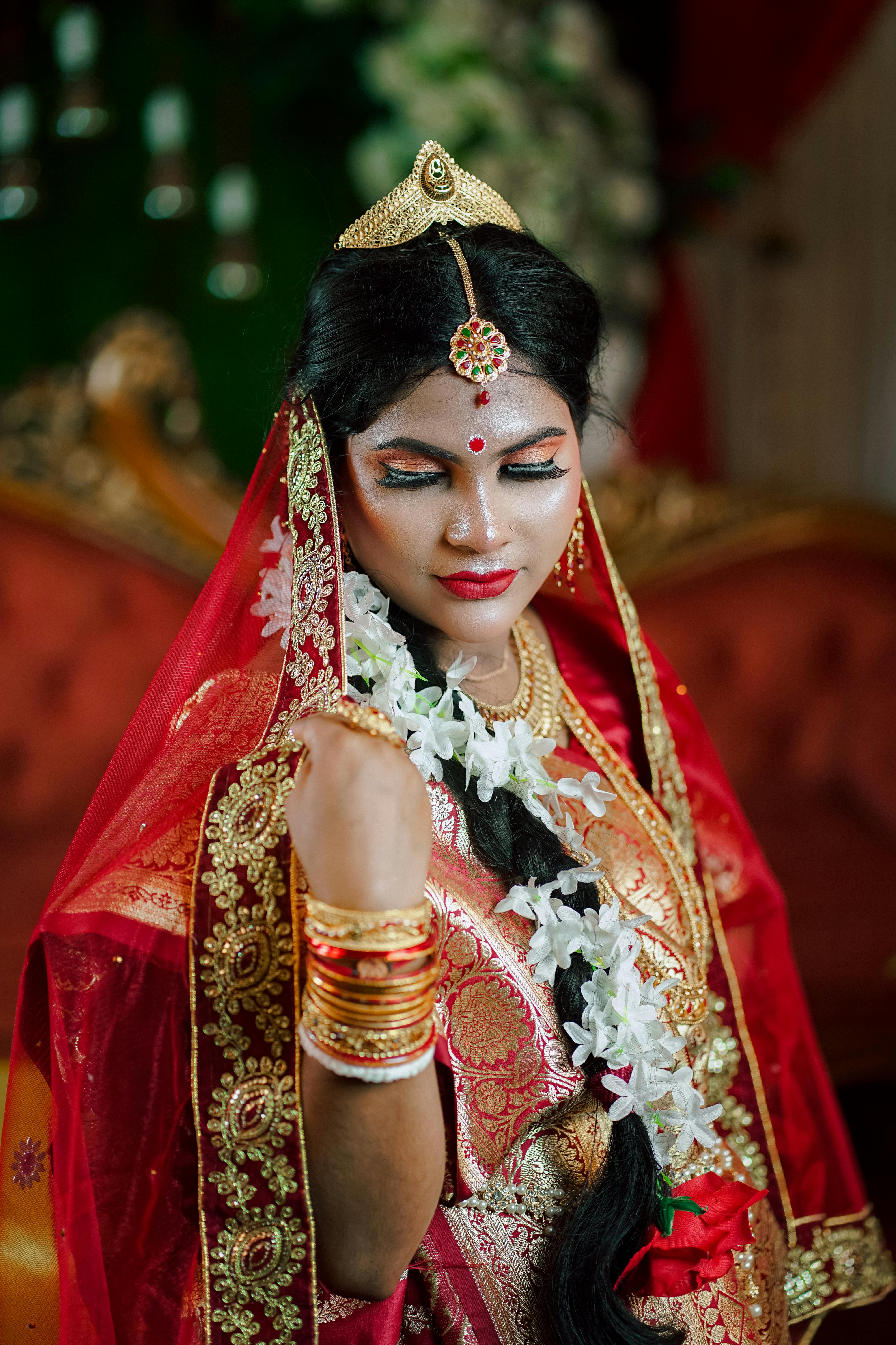 Elegant Bengali Bride in Traditional Red Saree · Free Stock Photo