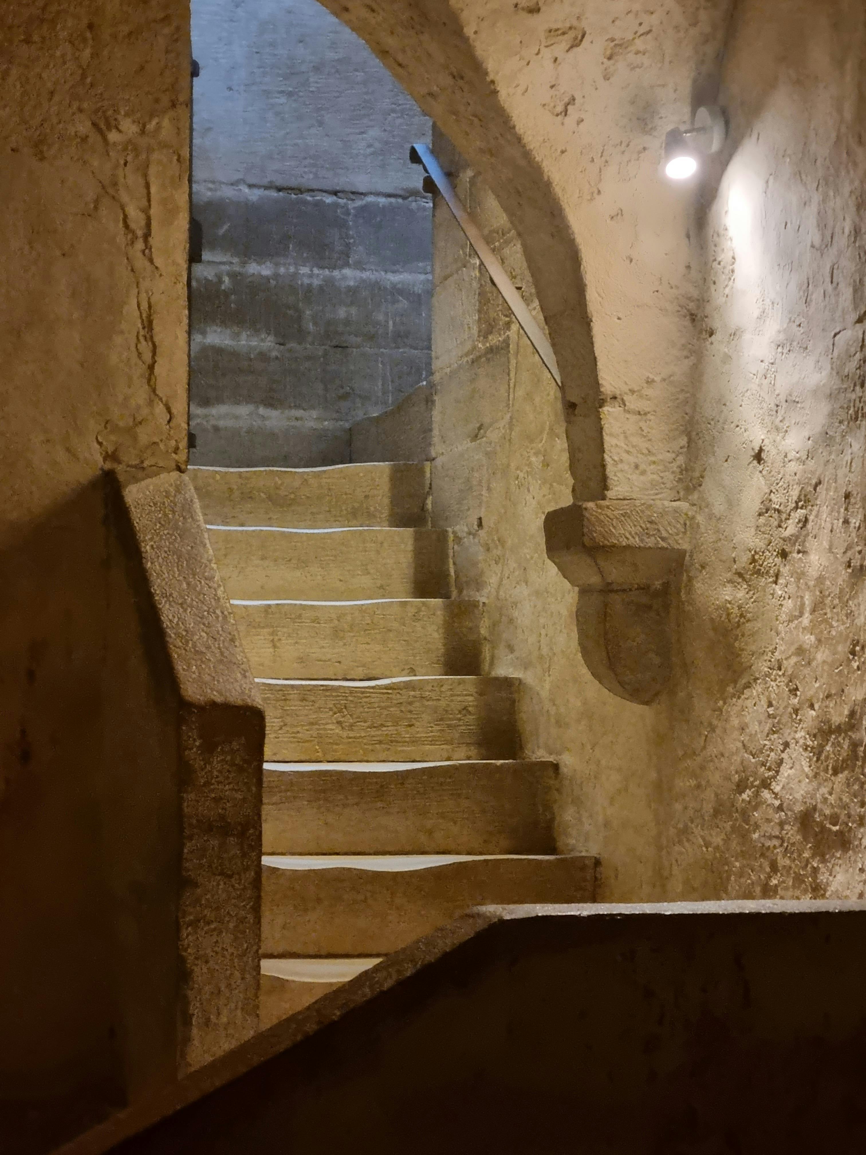 Ancient Stone Staircase in Dimly Lit Passageway · Free Stock Photo