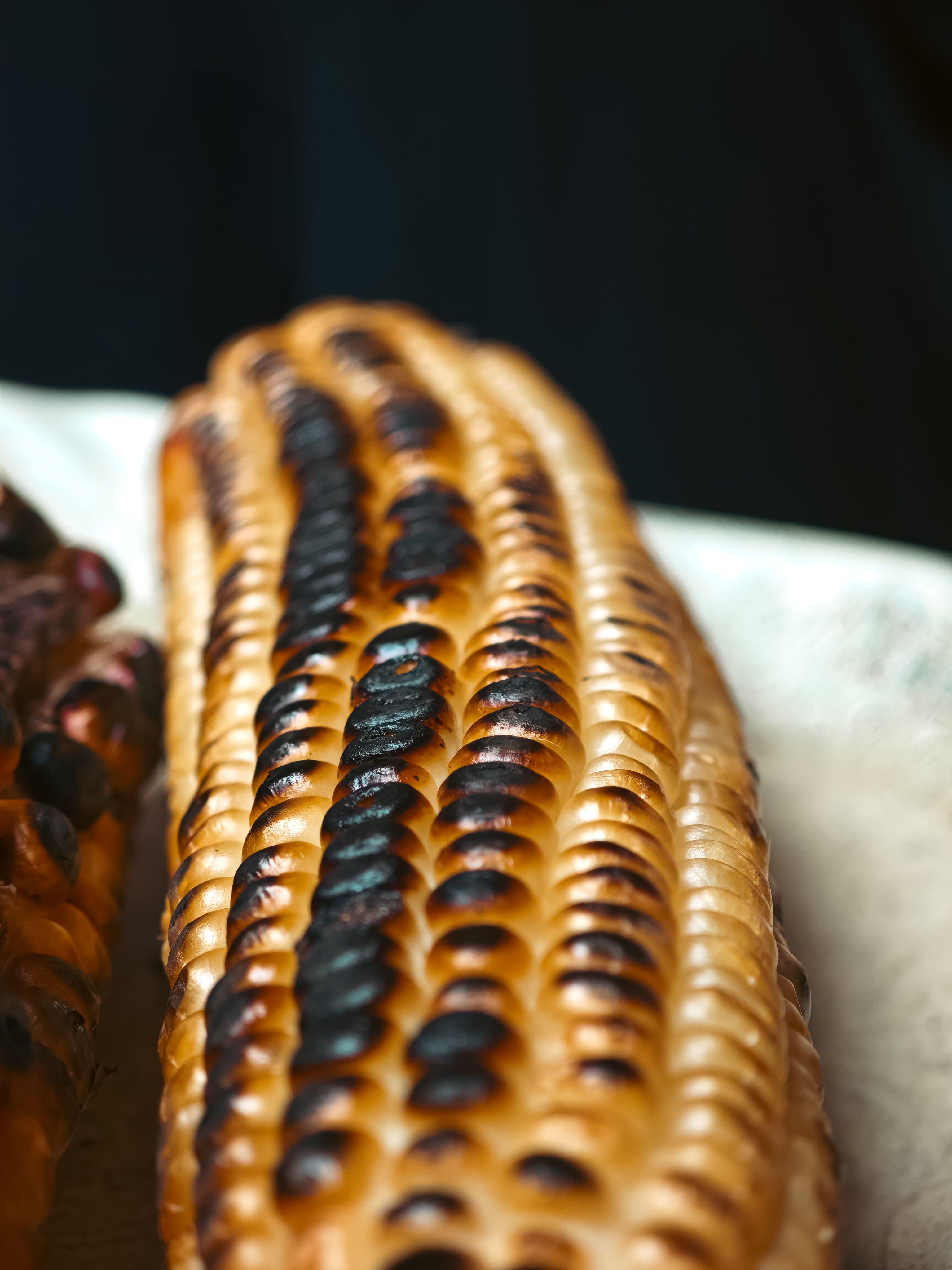 A roasted corn with dramatic look · Free Stock Photo