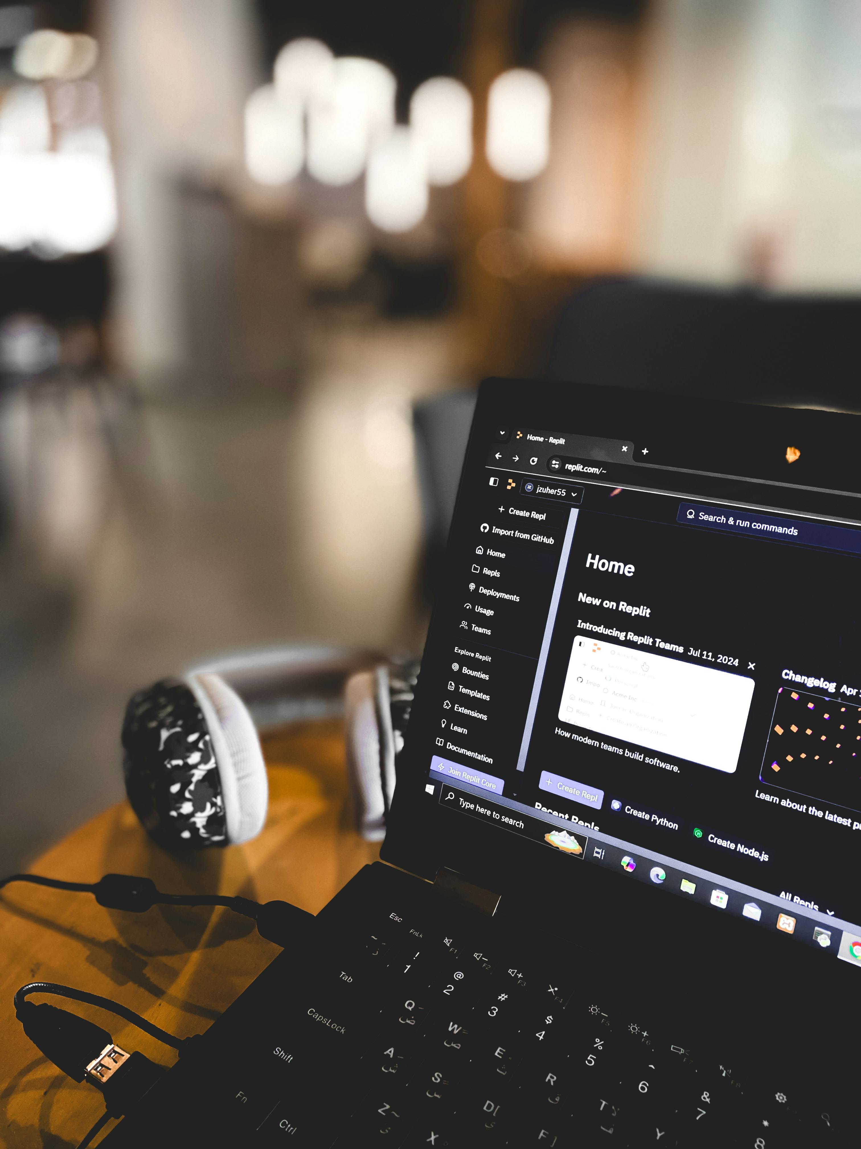 Cozy Programming Setup in Amman Coffee House · Free Stock Photo