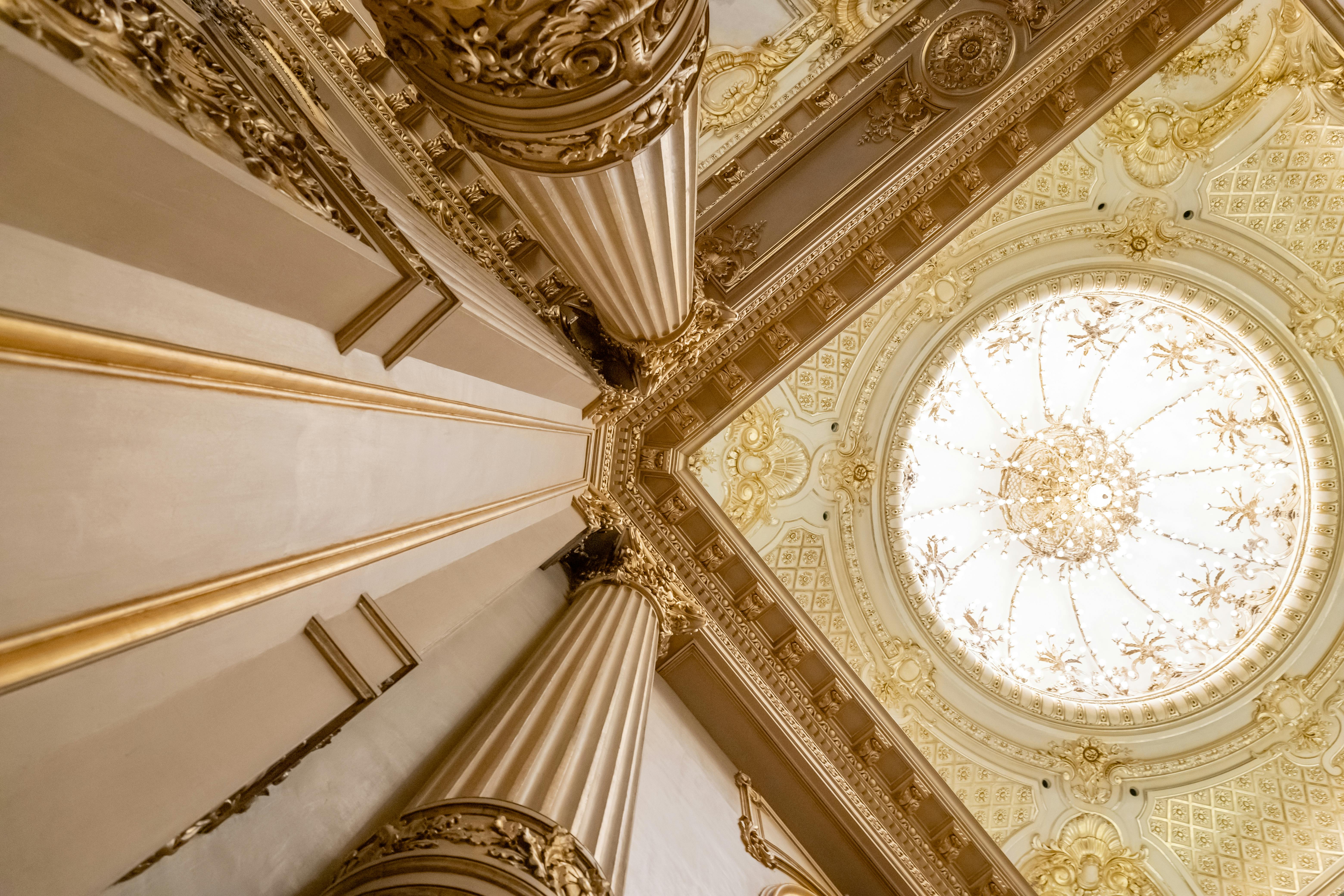 Elegant Interior Architecture with Ornate Ceiling · Free Stock Photo