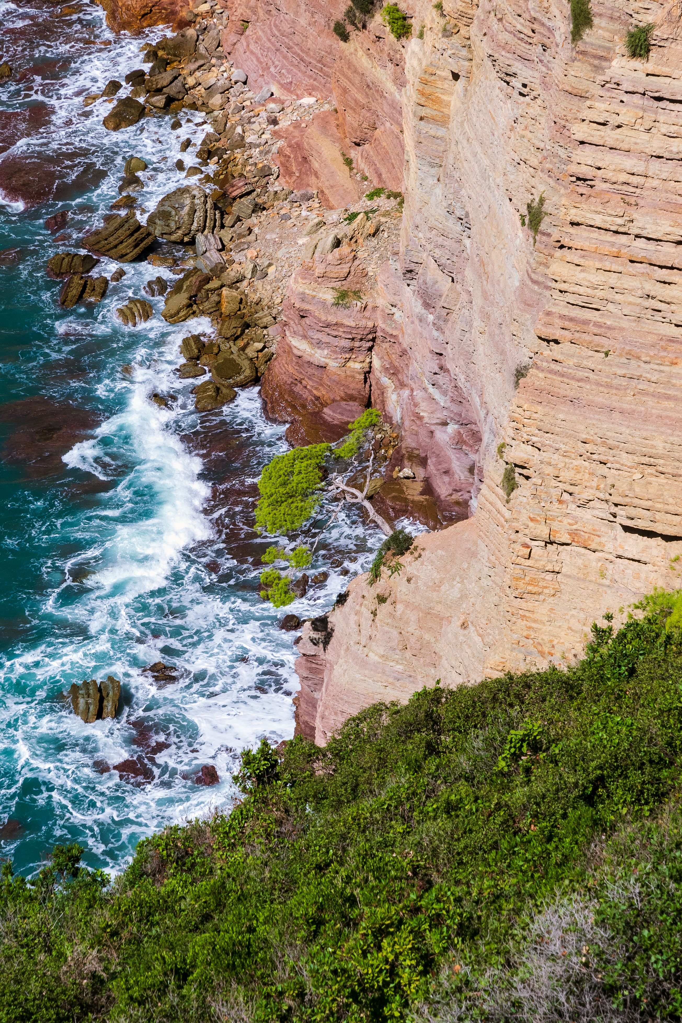 Dramatic Coastal Cliff and Ocean View · Free Stock Photo