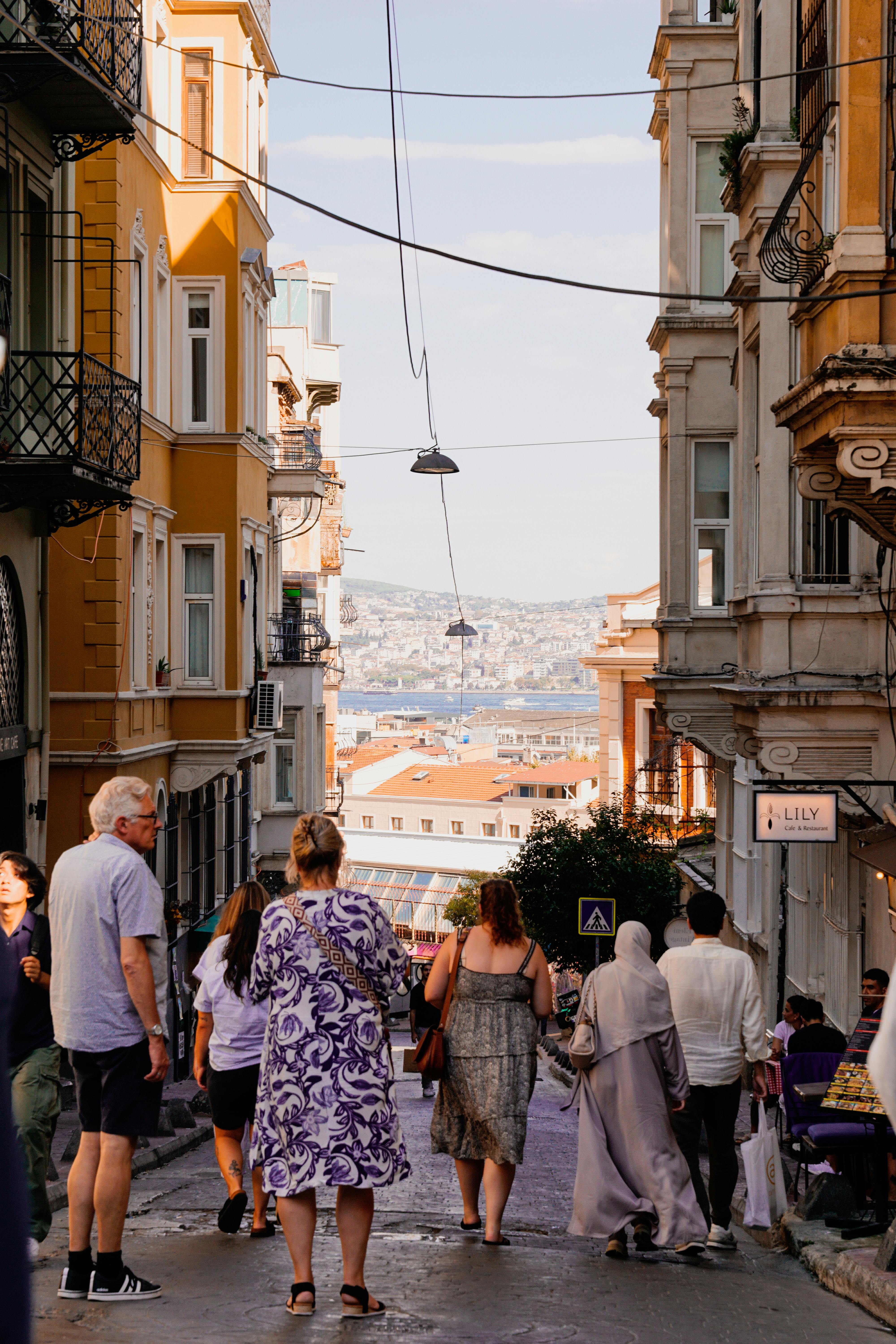 Vibrant Istanbul Street Scene with Galata Tower · Free Stock Photo