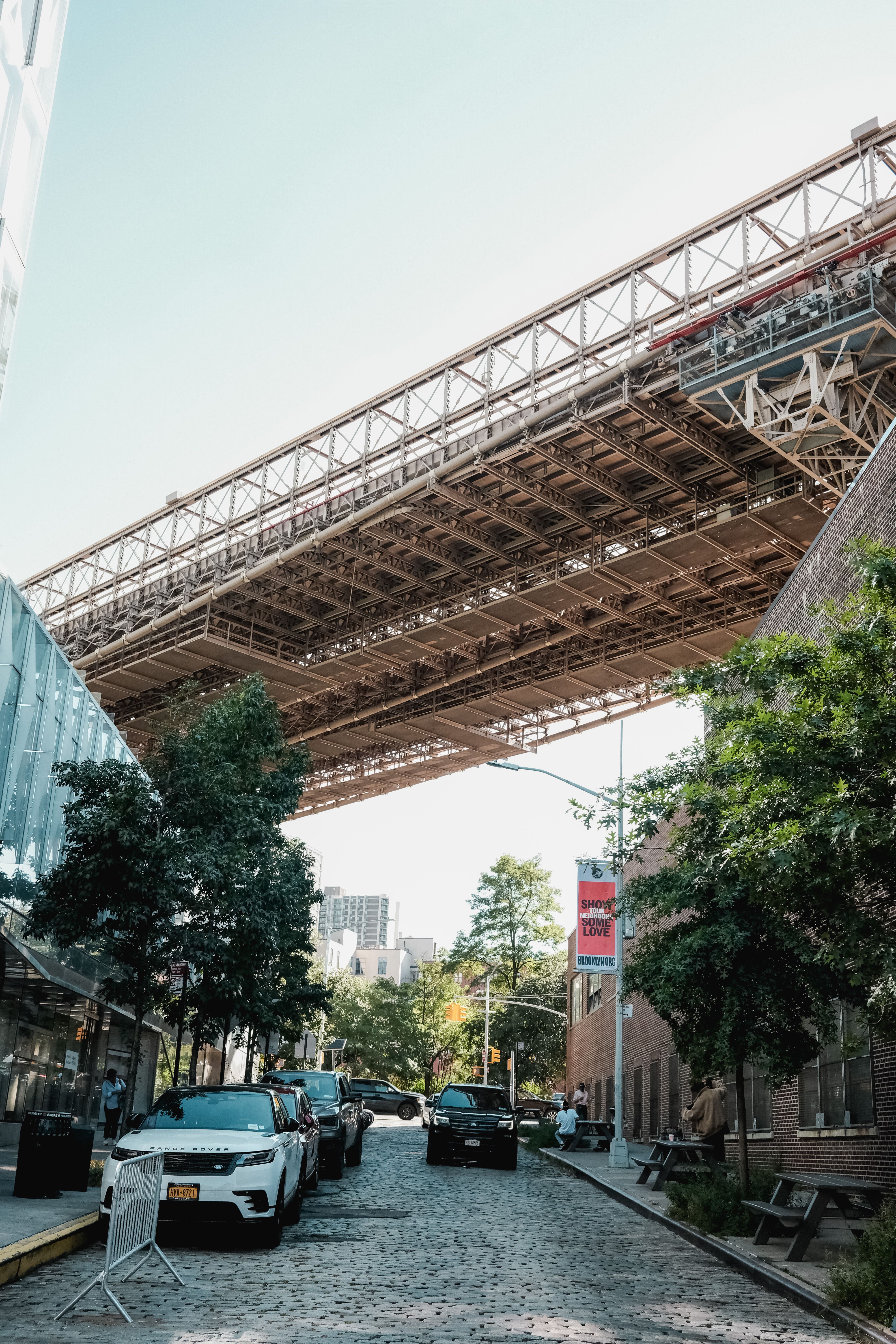 Iconic Brooklyn Bridge View in NYC Street Scene · Free Stock Photo