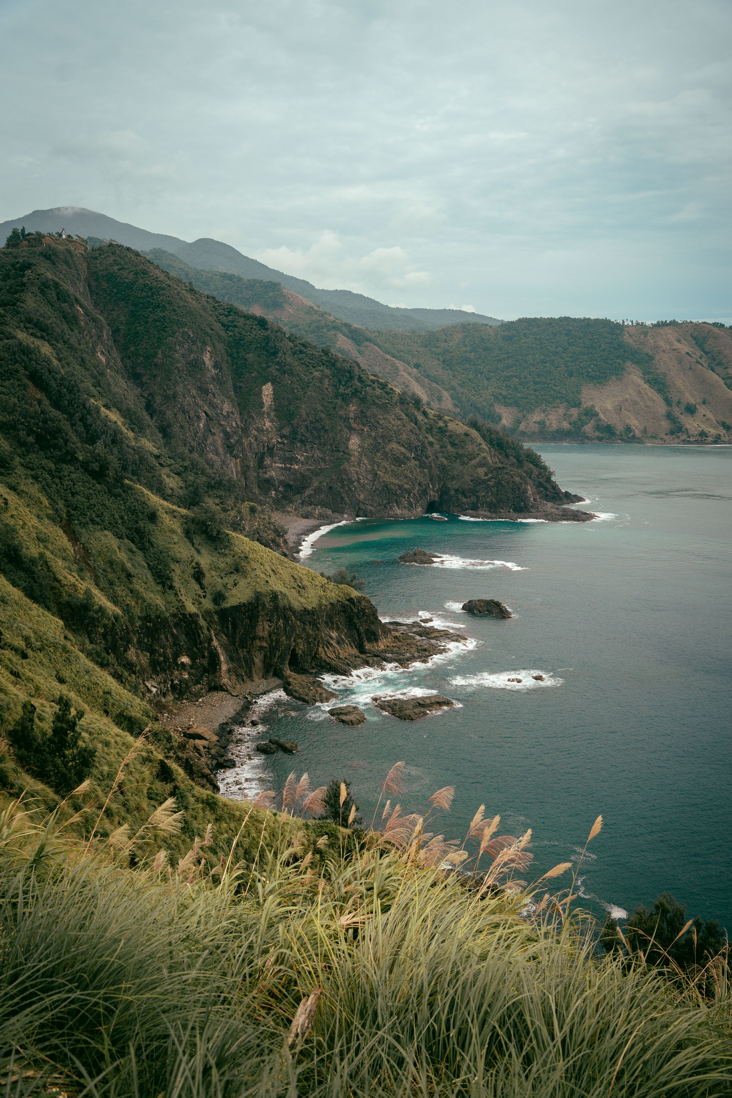 Dramatic Coastal Cliffside View with Ocean · Free Stock Photo