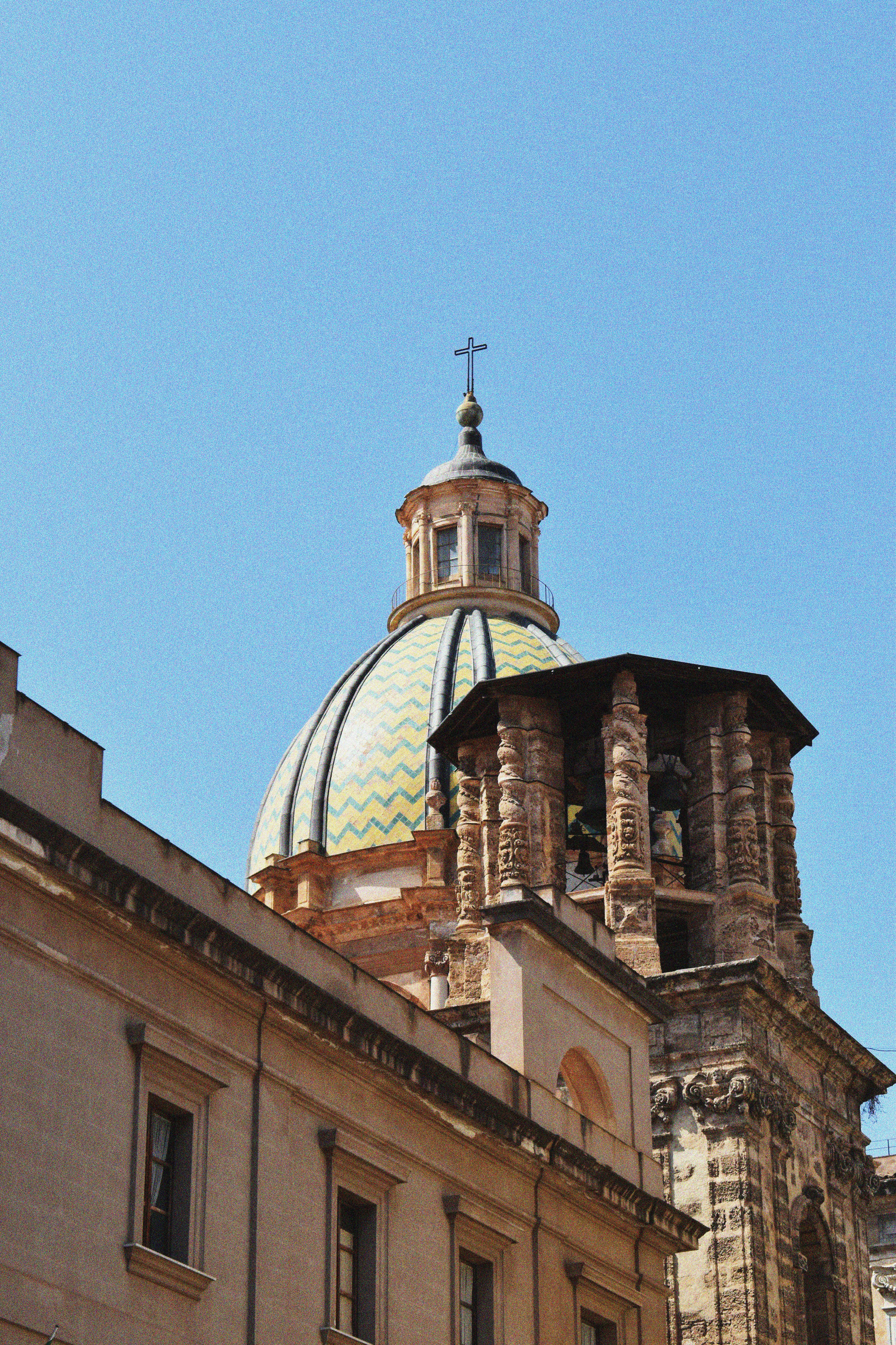 Elegant Dome of Historic Italian Cathedral · Free Stock Photo