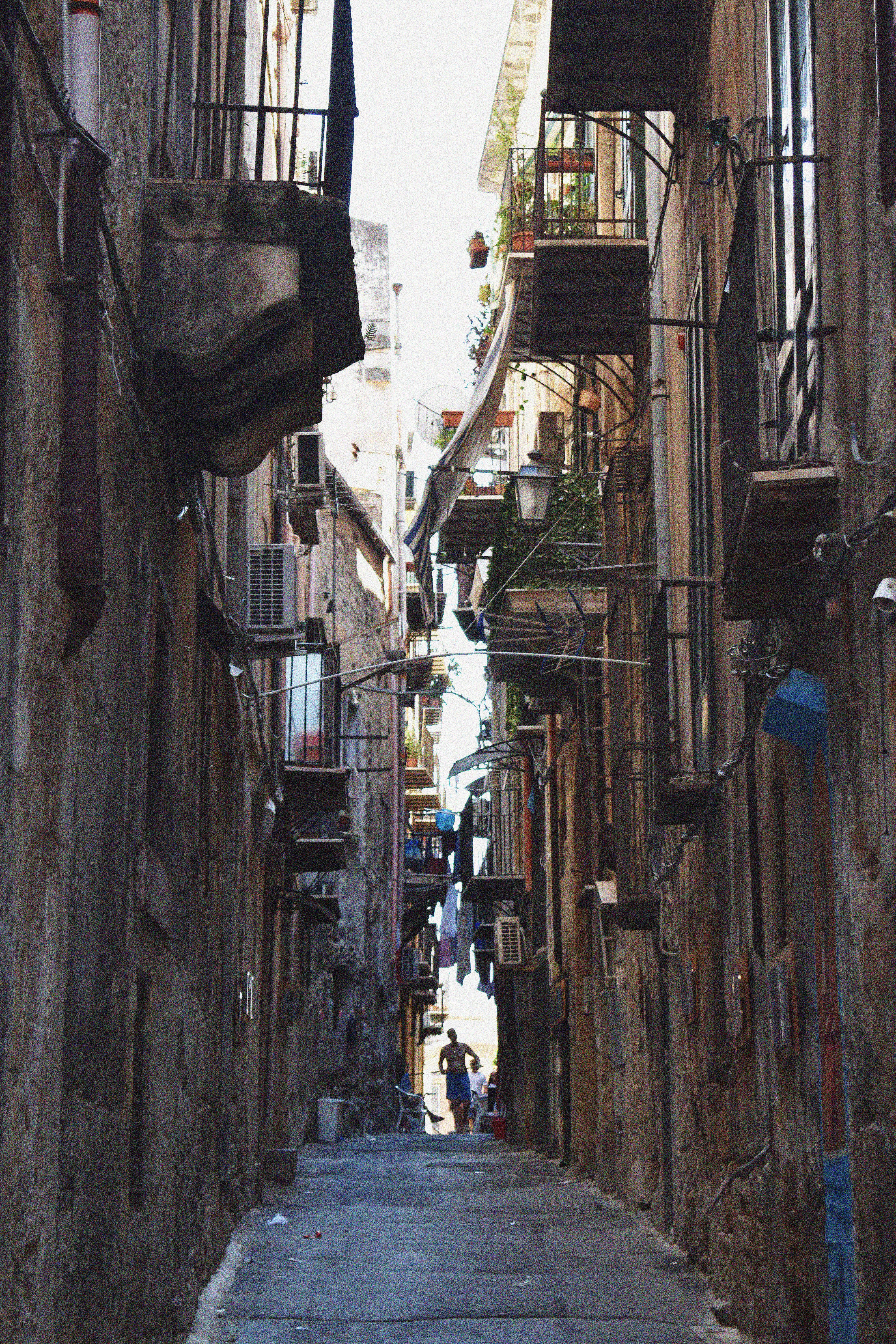 Narrow Alleyway in Historic European City · Free Stock Photo