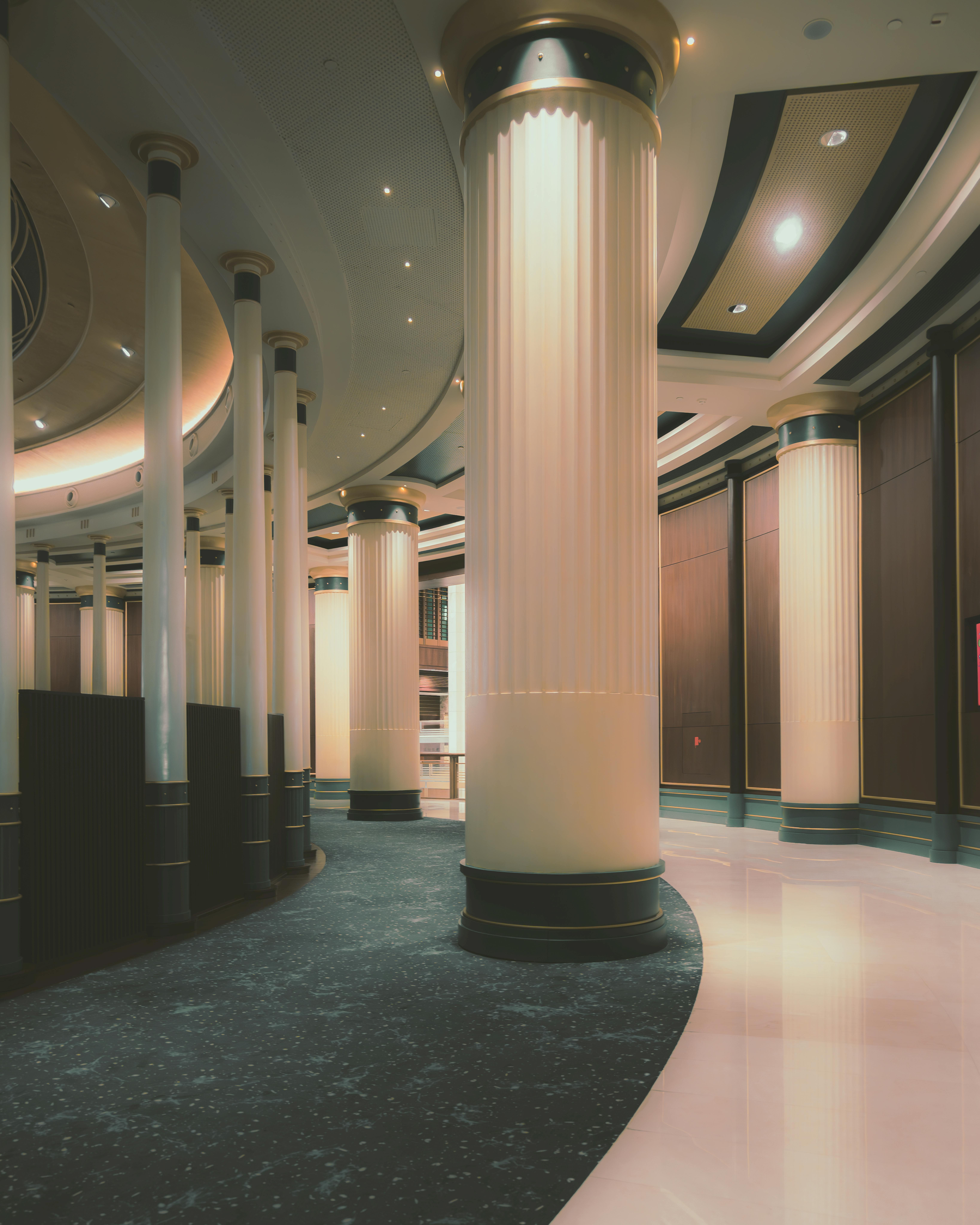 Elegant Interior with Grand Pillars and Curved Ceiling · Free Stock Photo