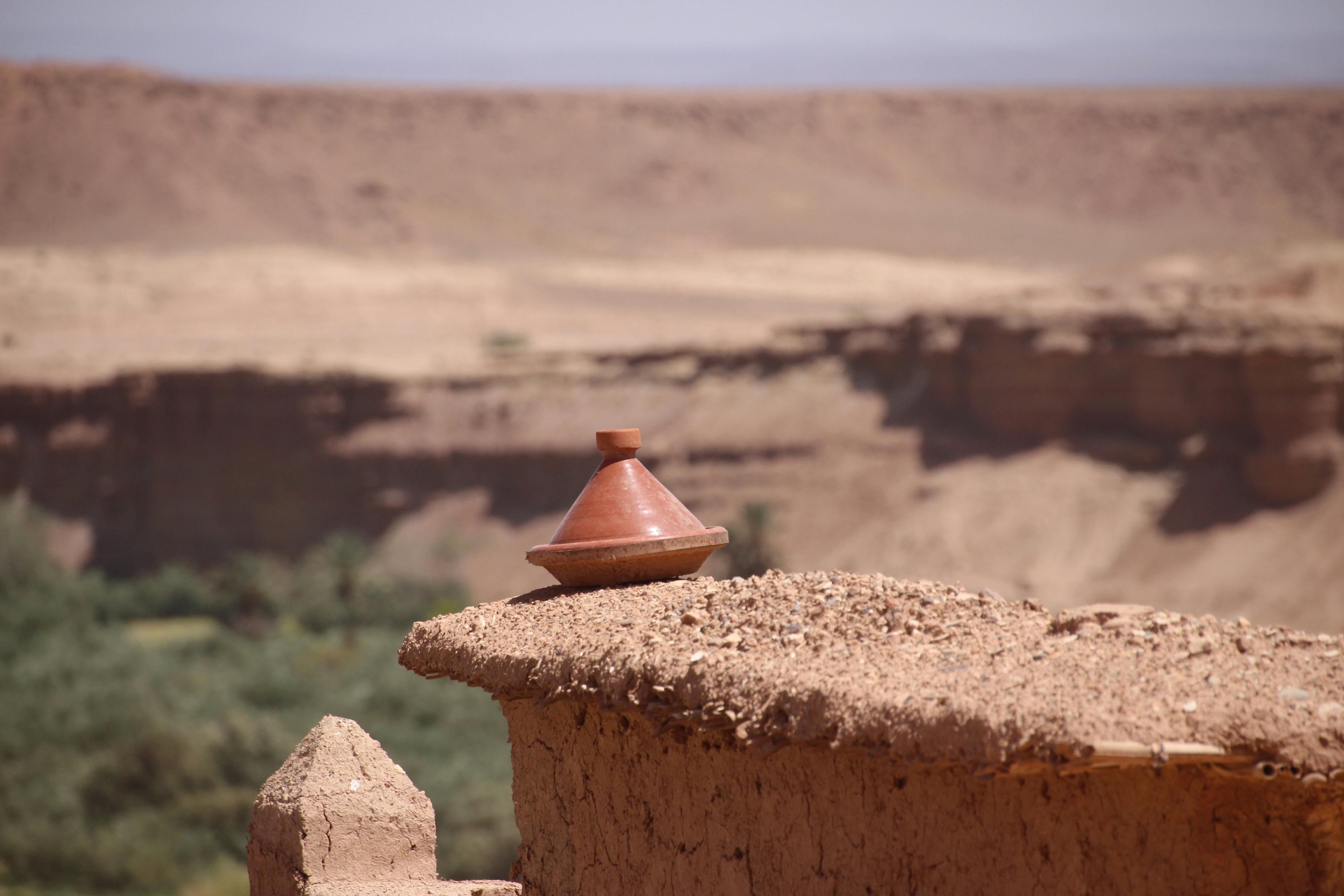 Traditional Moroccan Tagine Pot in Desert Landscape · Free Stock Photo
