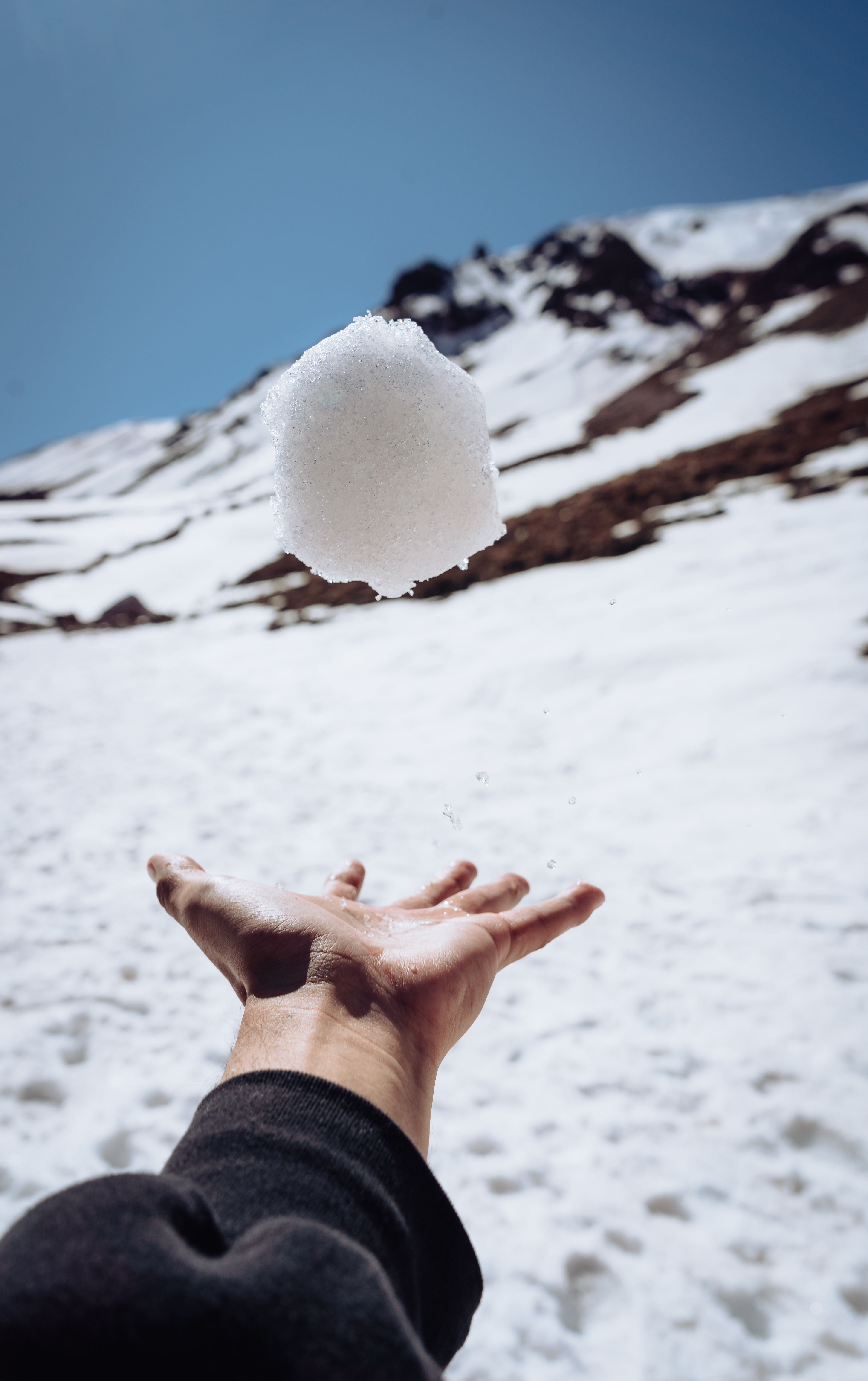 Snowball Toss in Los Penitentes, Mendoza · Free Stock Photo