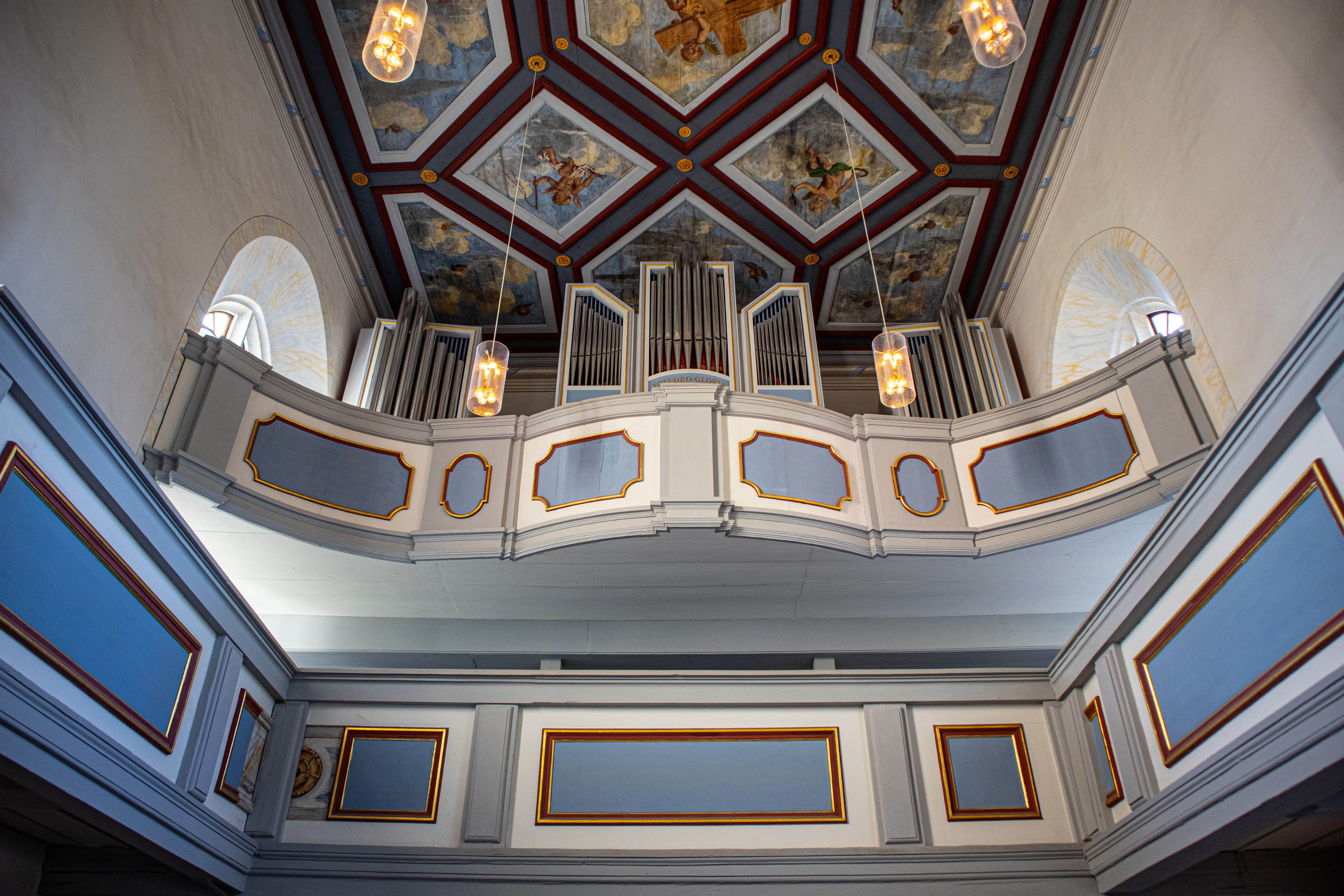 Brown and Beige Pipe Organ in Corner · Free Stock Photo