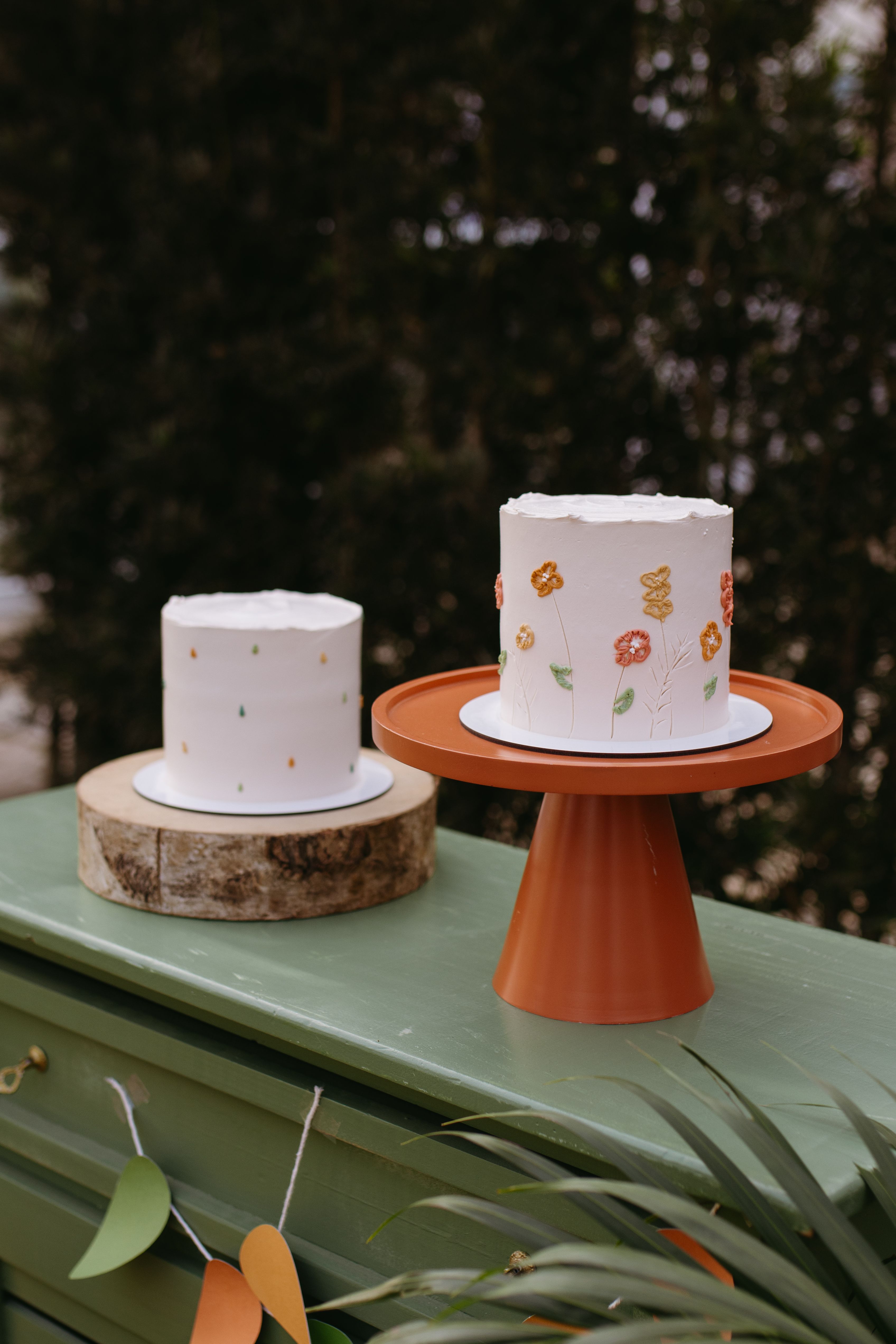 Elegant Floral Decorated Cakes on Stands · Free Stock Photo