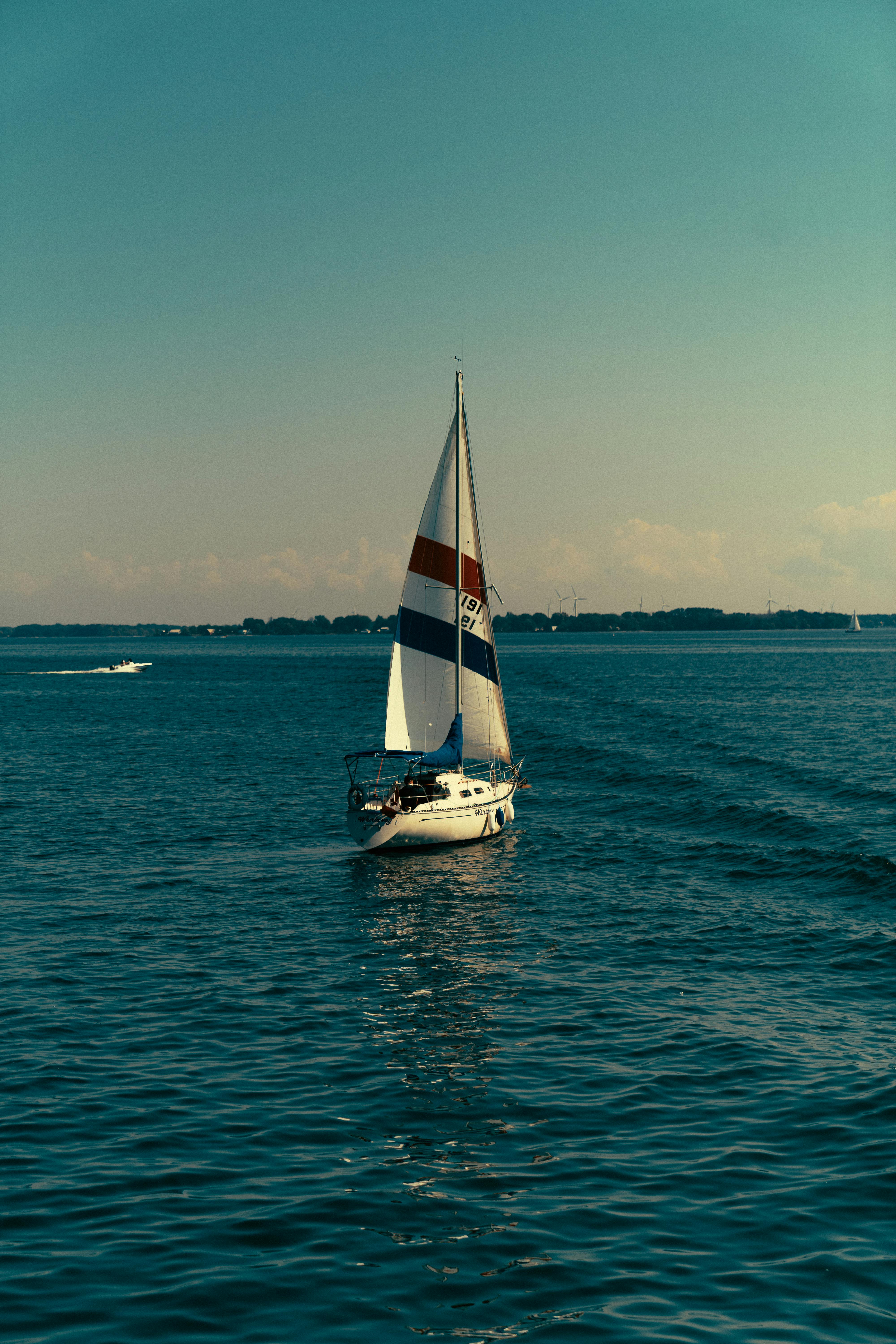 Peaceful Sailing on the Saint Lawrence River · Free Stock Photo