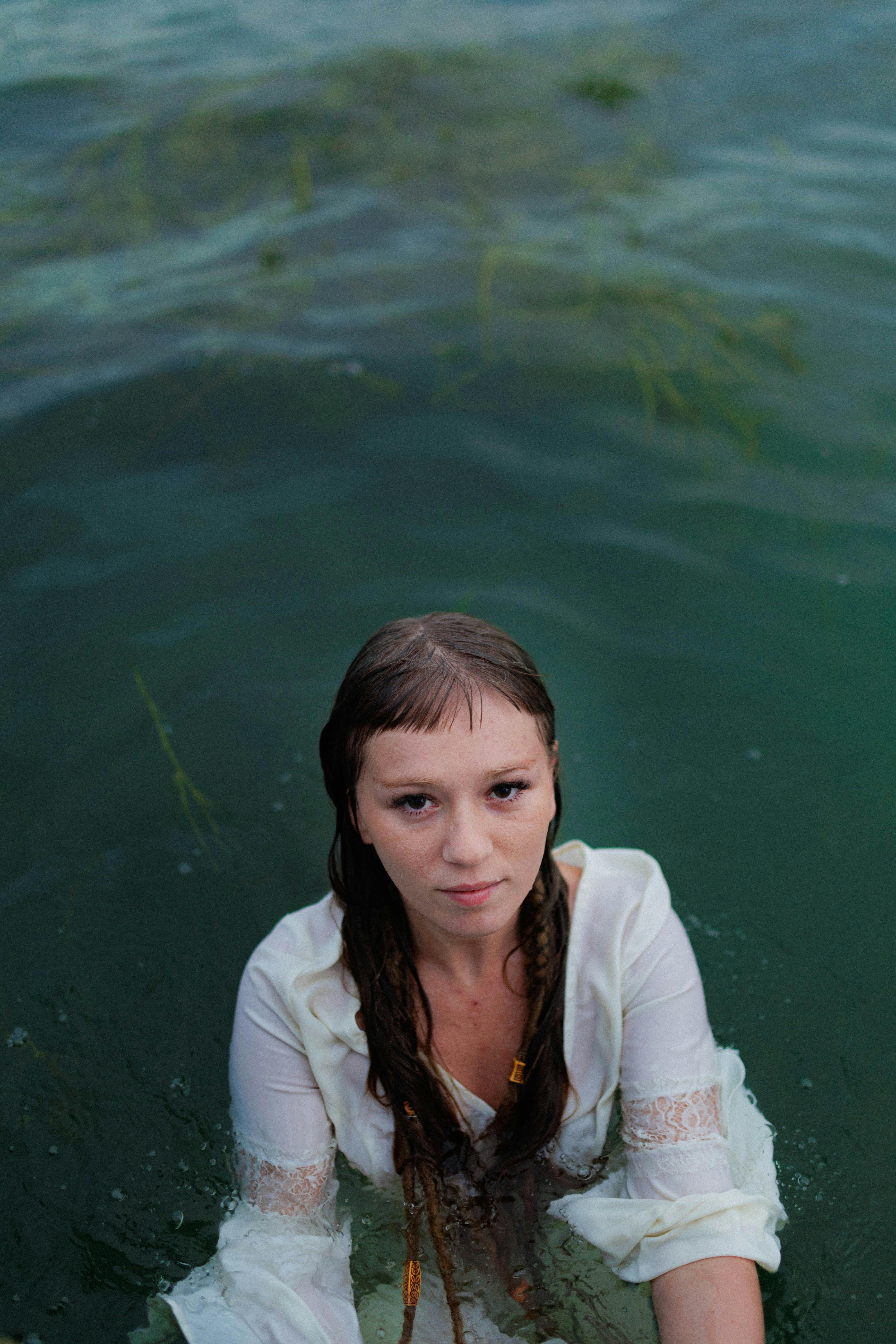 Female Portrait Outside Photos, Download The BEST Free Female Portrait ...