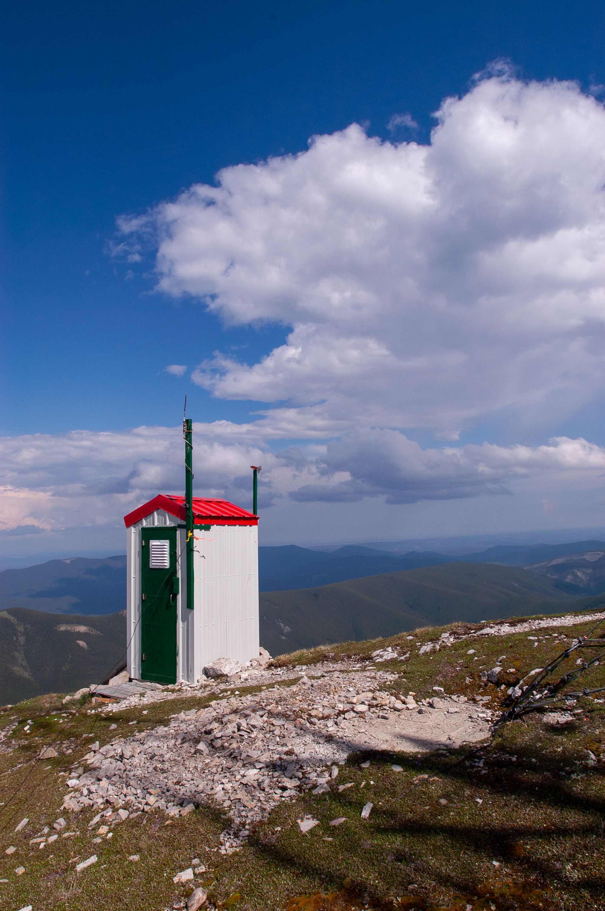 Mountain Summit Hut with Stunning Panorama · Free Stock Photo