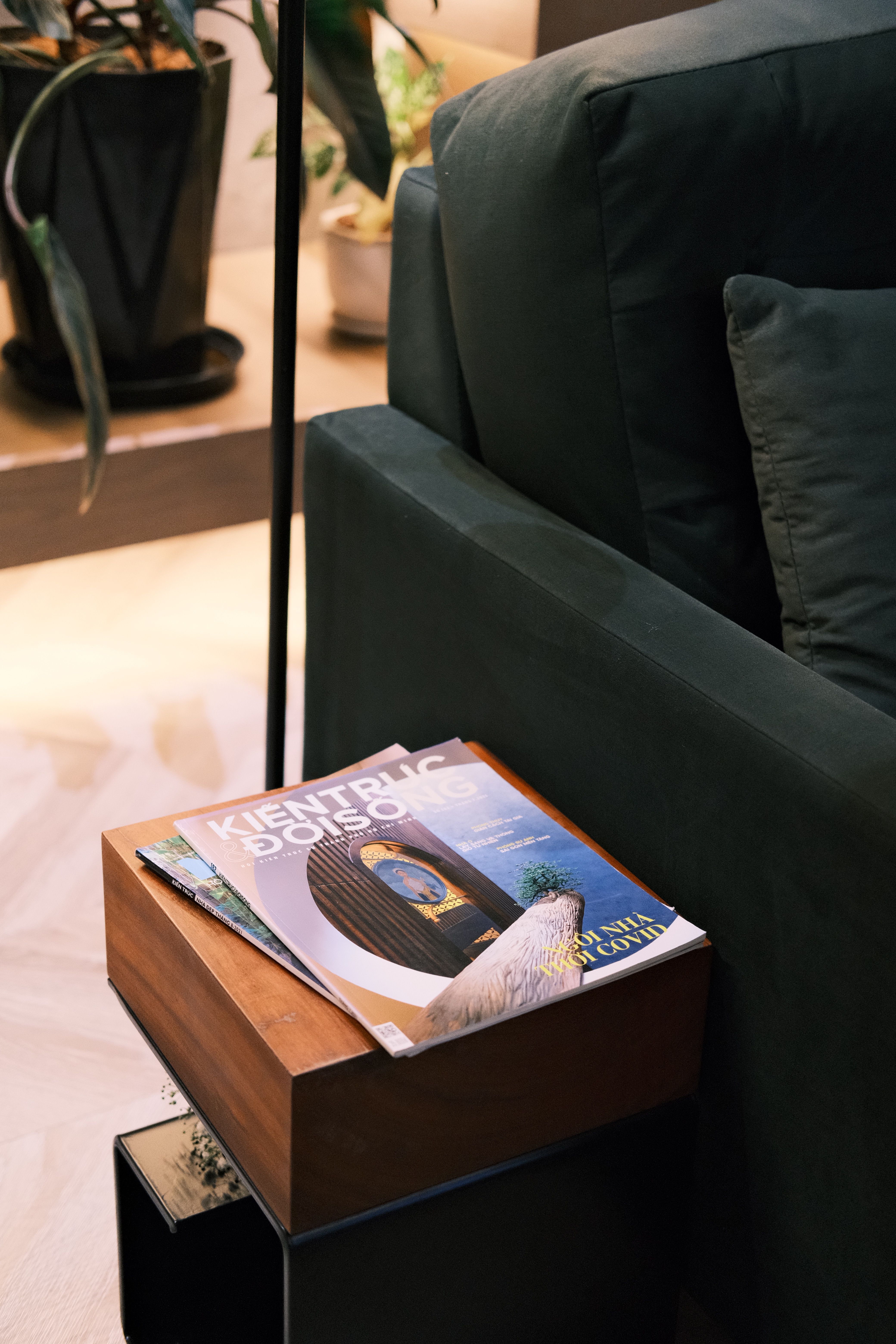 Cozy Living Room with Magazines on Table · Free Stock Photo