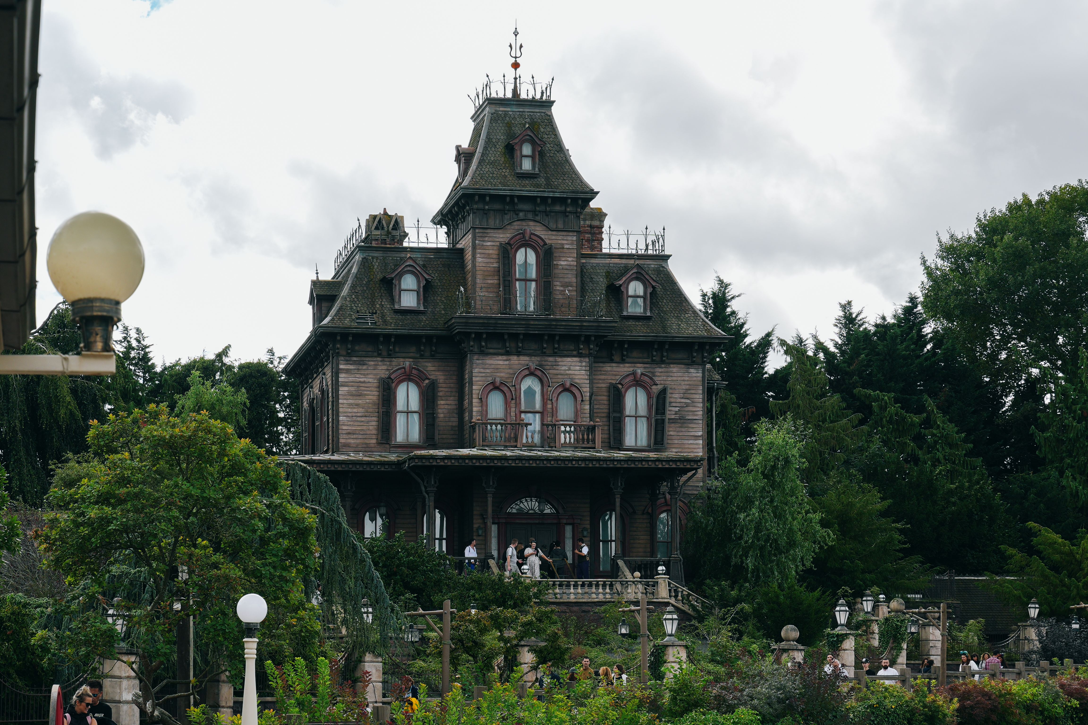 Haunted Mansion at Disneyland Paris · Free Stock Photo