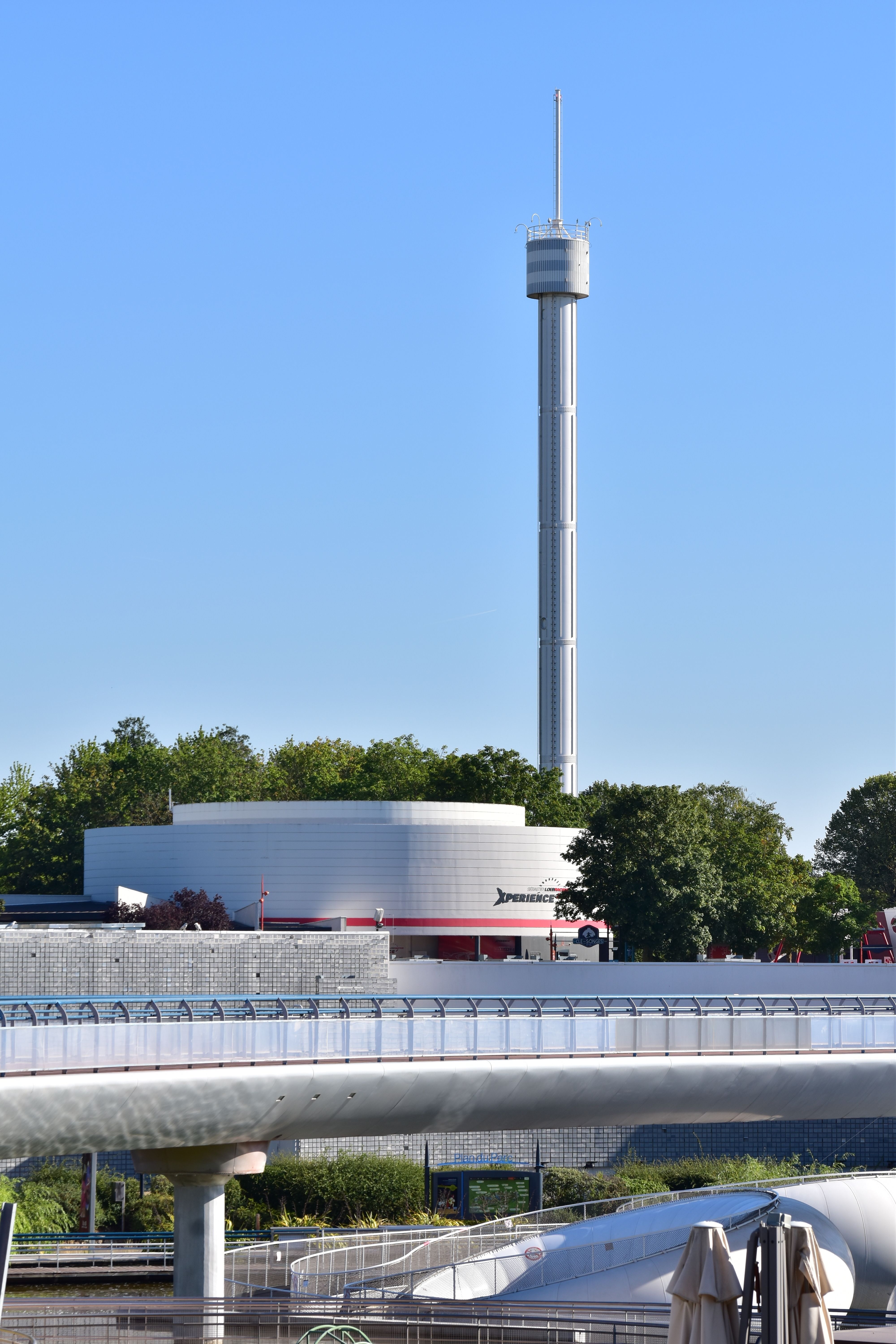 Modern Observation Tower in Urban Landscape · Free Stock Photo