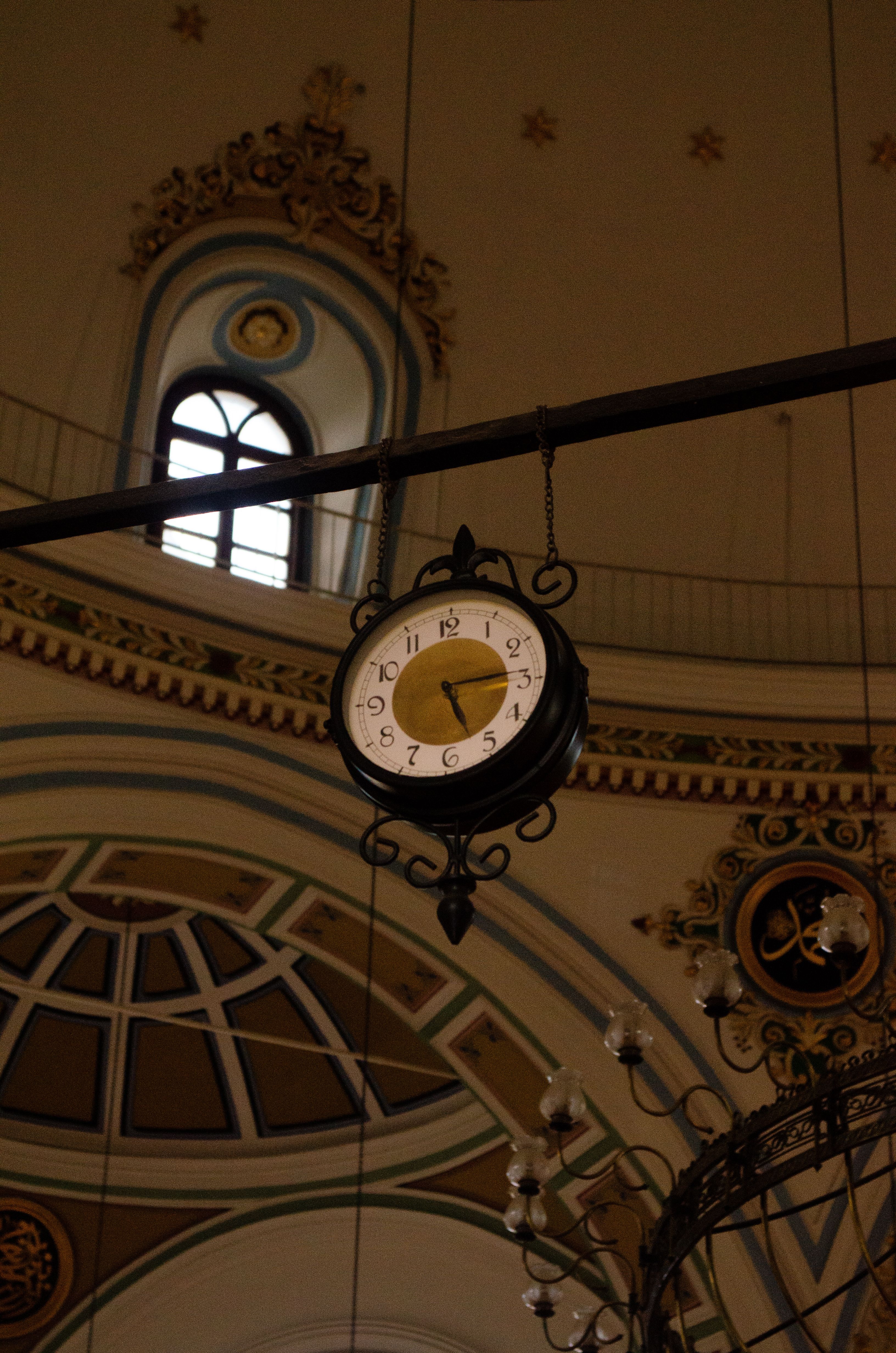 Vintage Analog Clock in Intricate Mosque Interior · Free Stock Photo