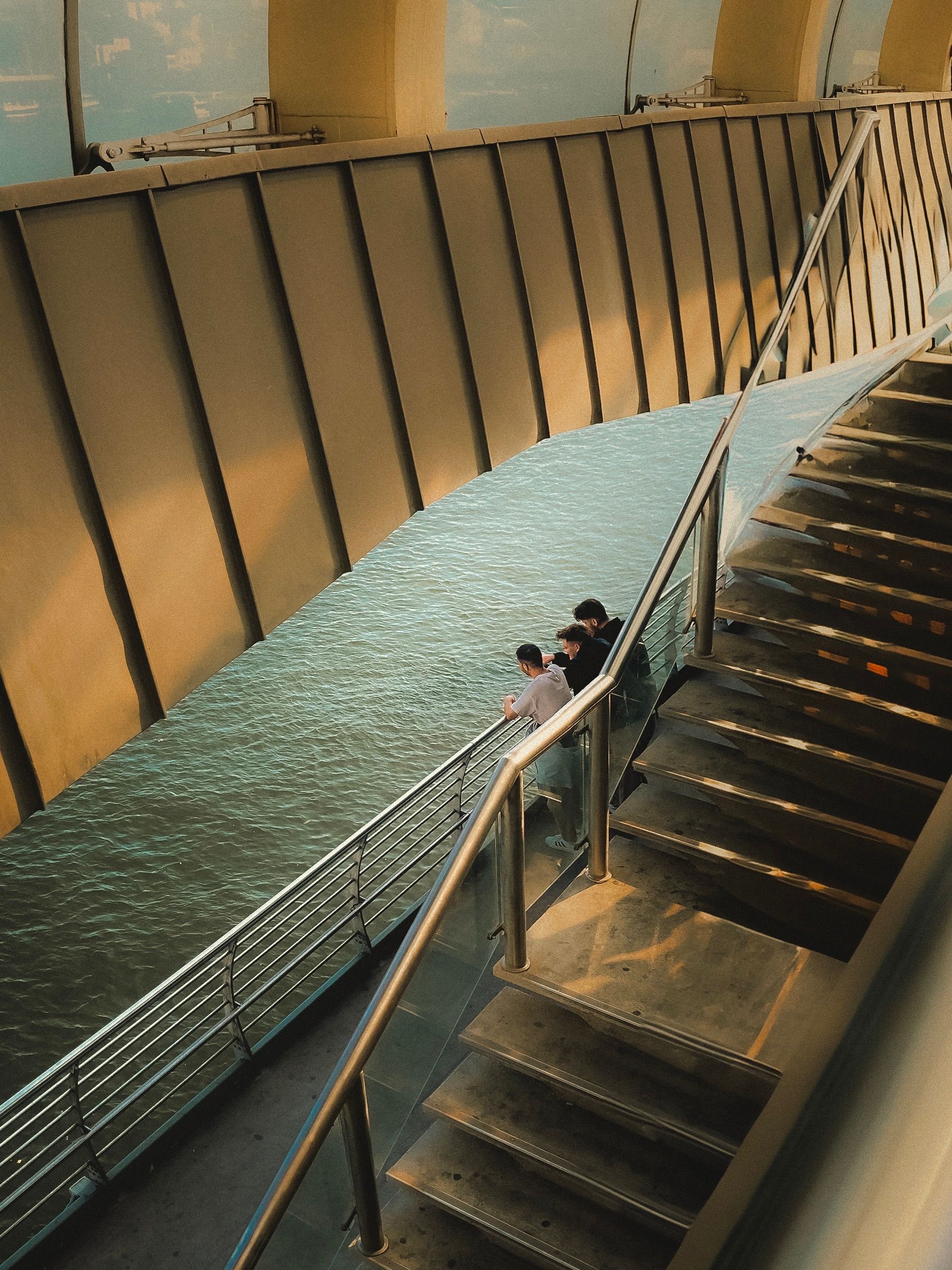 Modern architecture overlooking serene water · Free Stock Photo