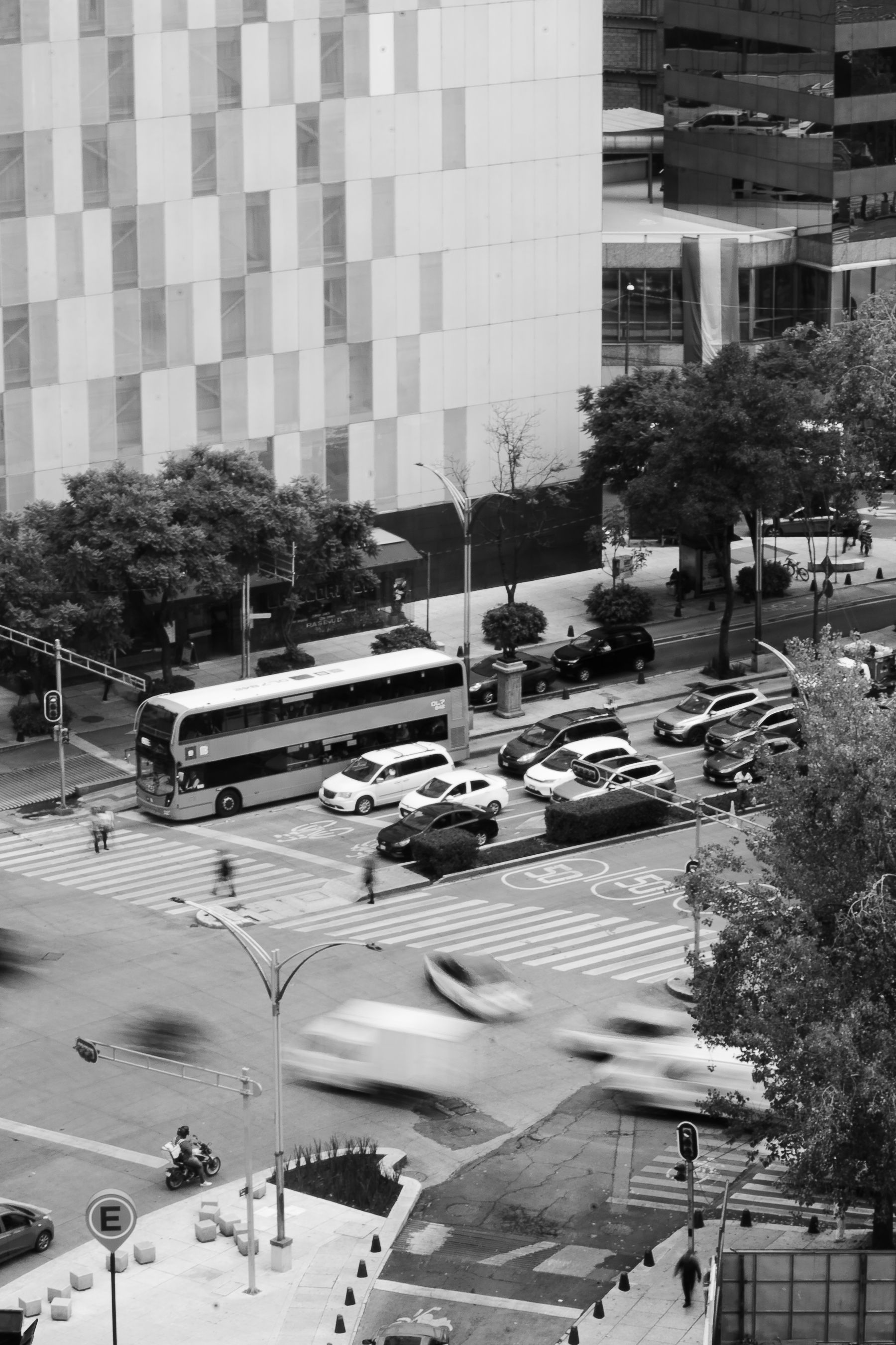 Busy Intersection in Ciudad de México · Free Stock Photo