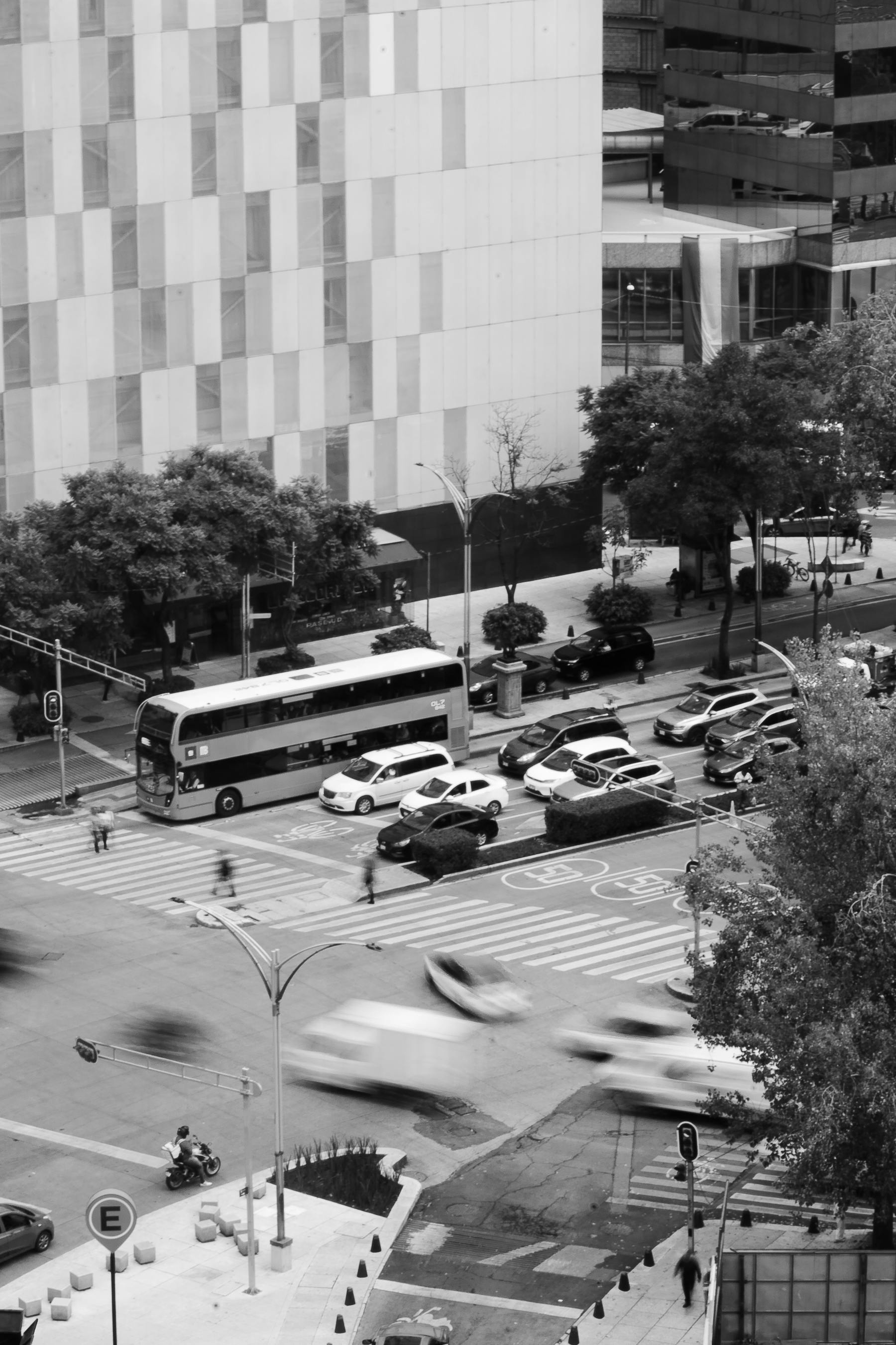 Busy Intersection in Ciudad de México · Free Stock Photo