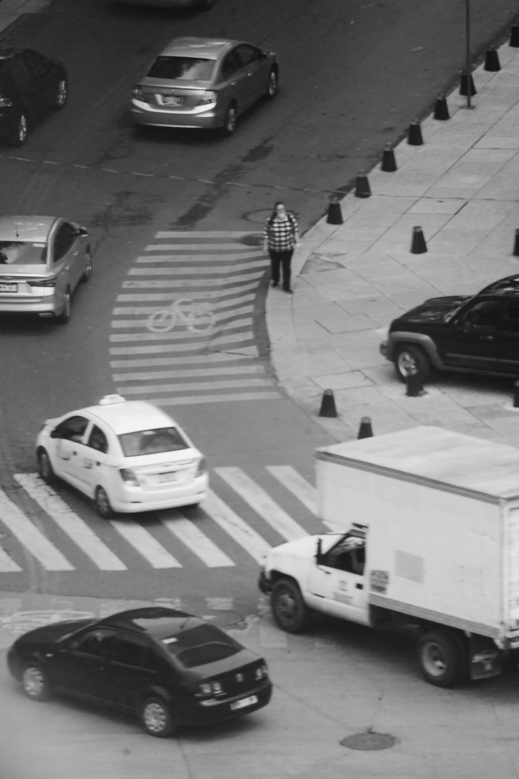 Busy Intersection in Ciudad de México · Free Stock Photo