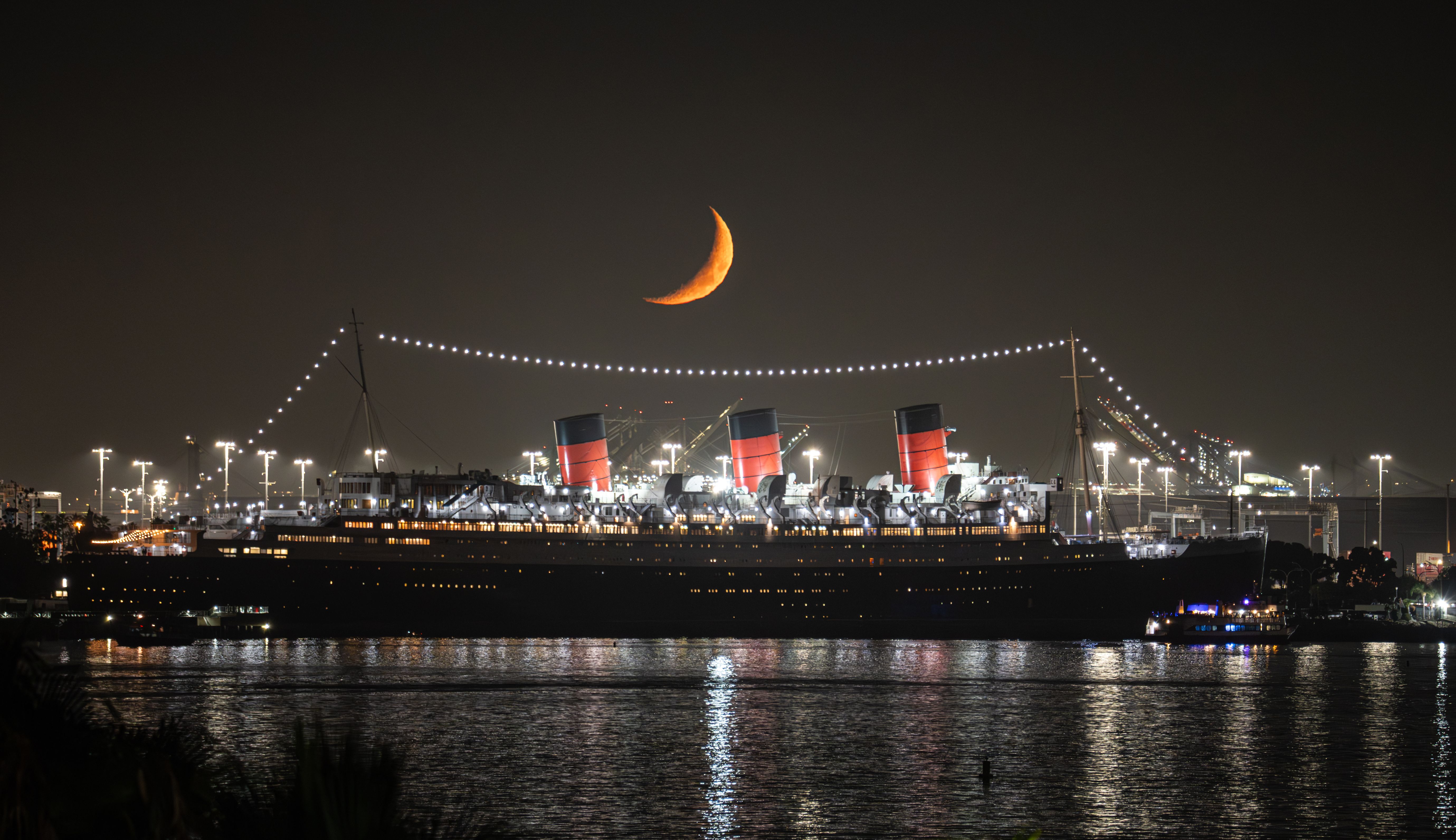 Queen Mary Ship and Crescent Moon in Long Beach · Free Stock Photo
