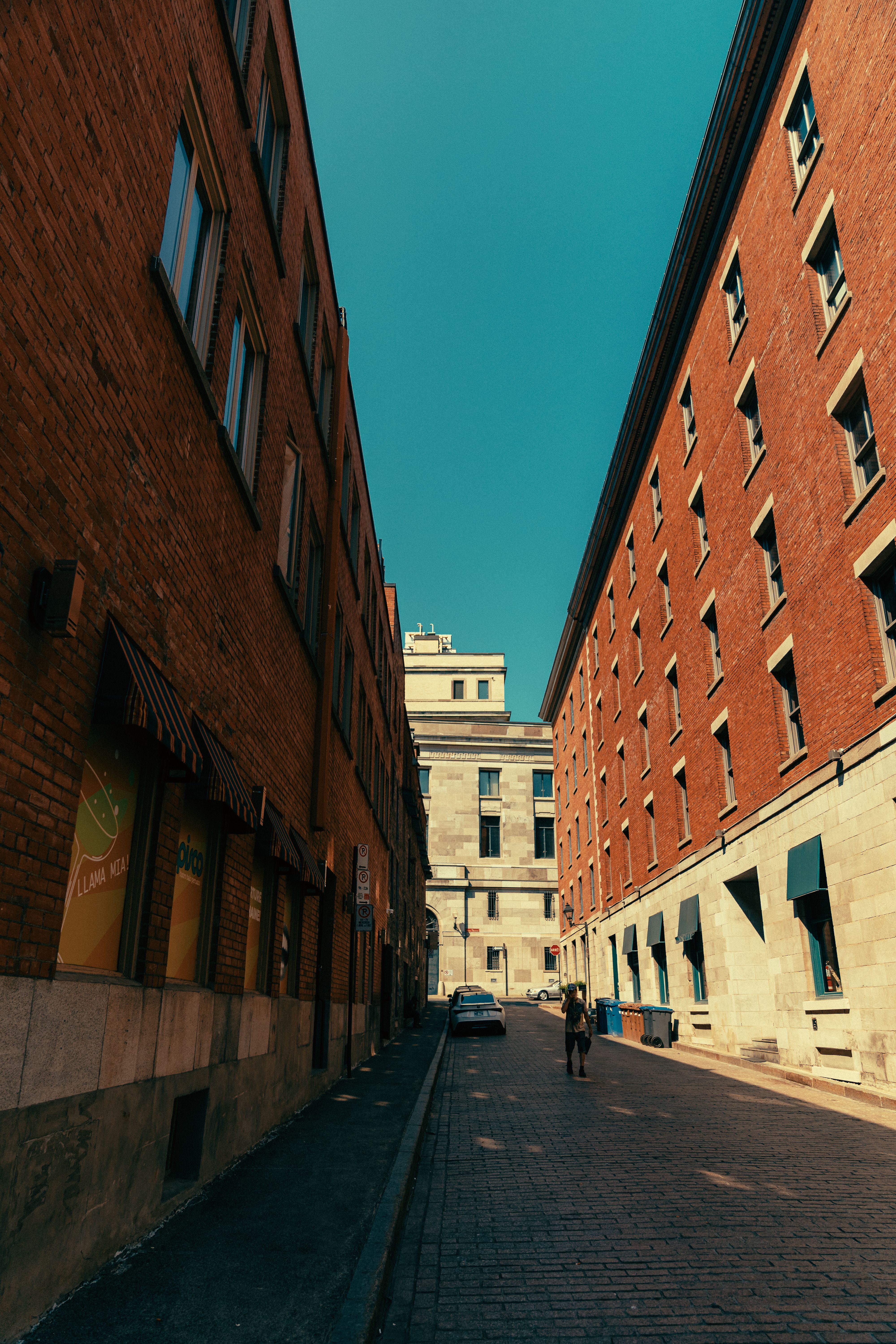 Charming Street View in Historic Québec City · Free Stock Photo