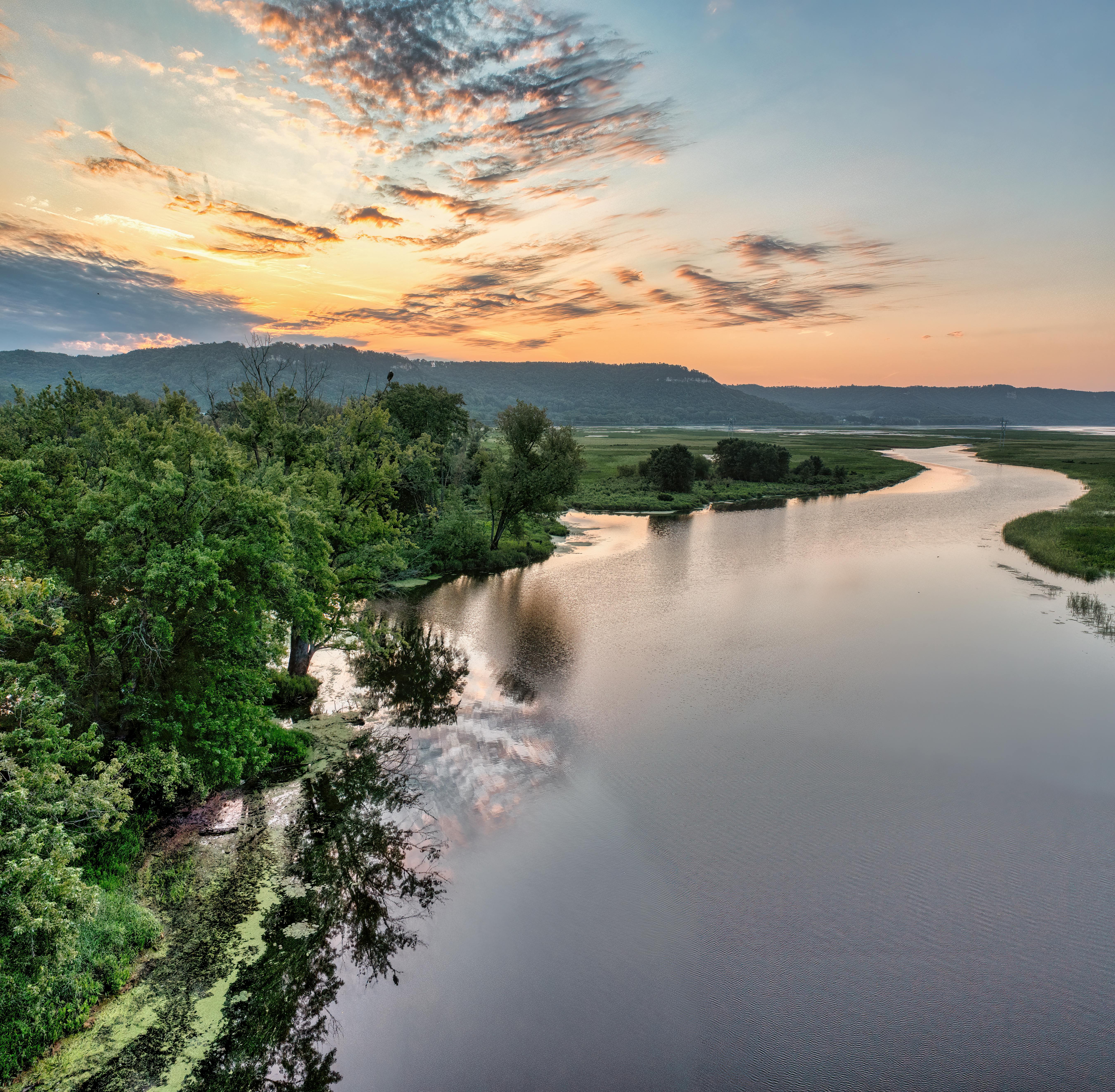 Scenic Sunrise over Mississippi River in Nelson · Free Stock Photo