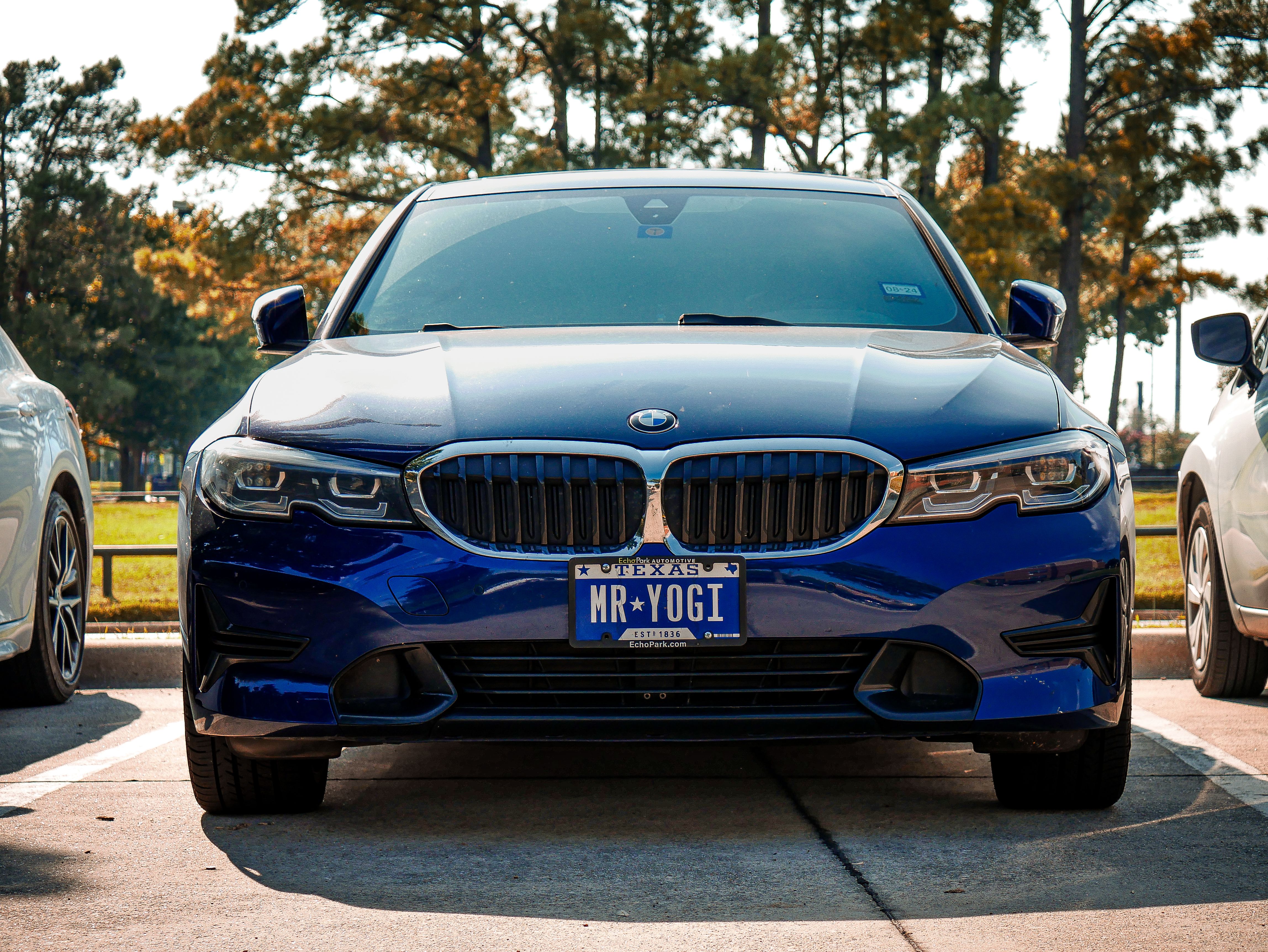 Bmw Serie 3 Azul Estacionado En Arlington, Texas · Foto de stock gratuita
