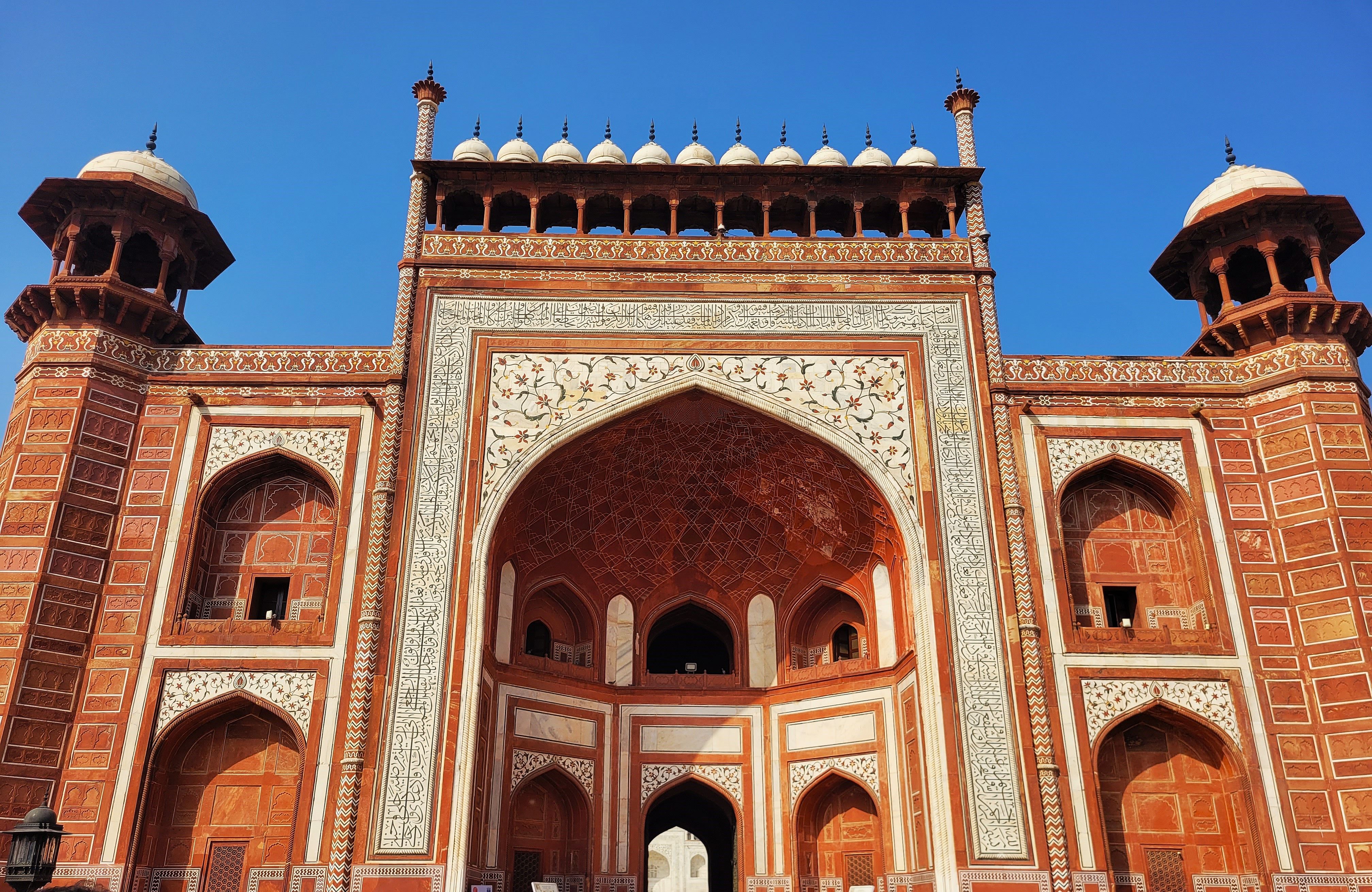 Stunning View of the Grand Mughal Architecture · Free Stock Photo