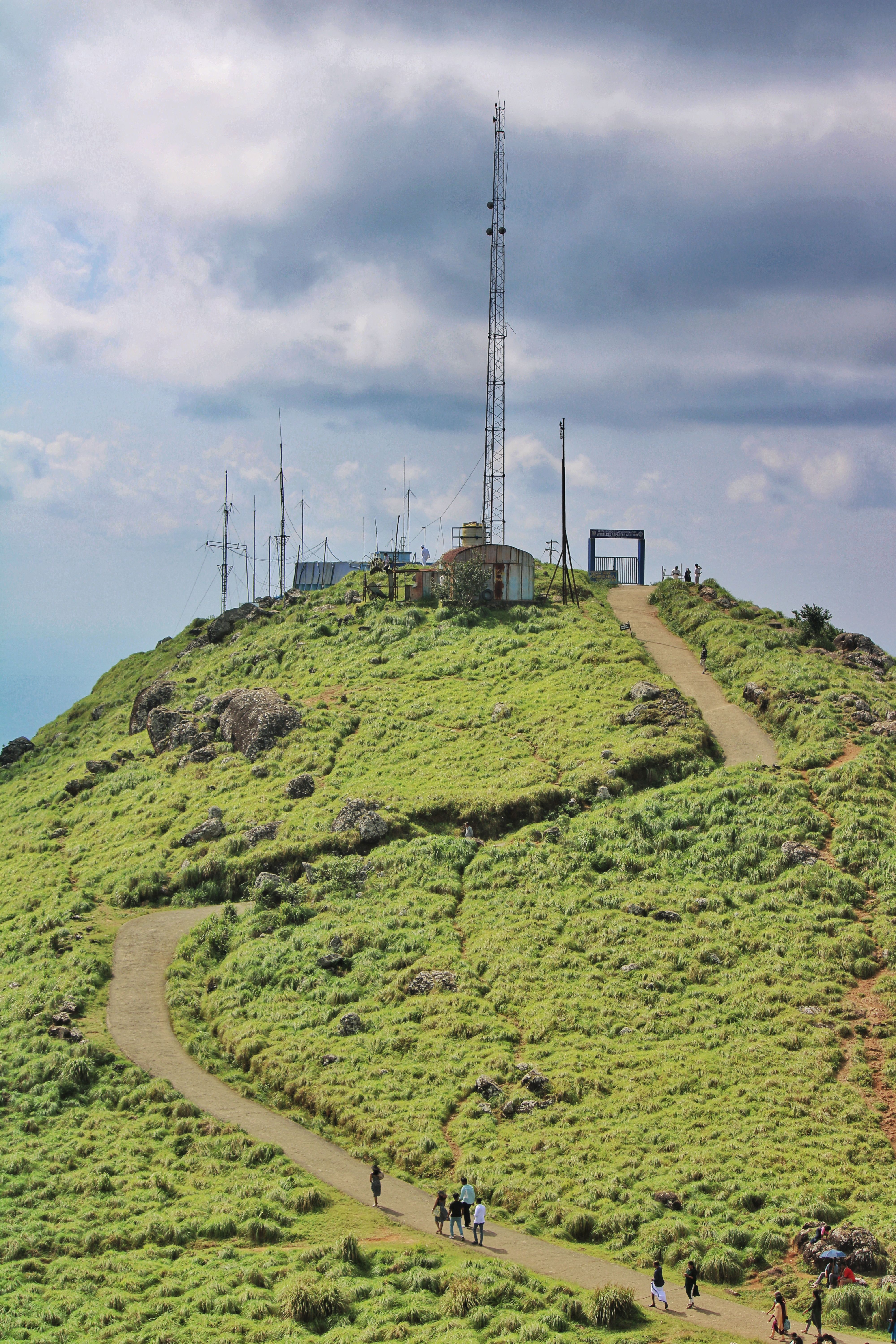 Hilltop Observatory with Radio Towers · Free Stock Photo