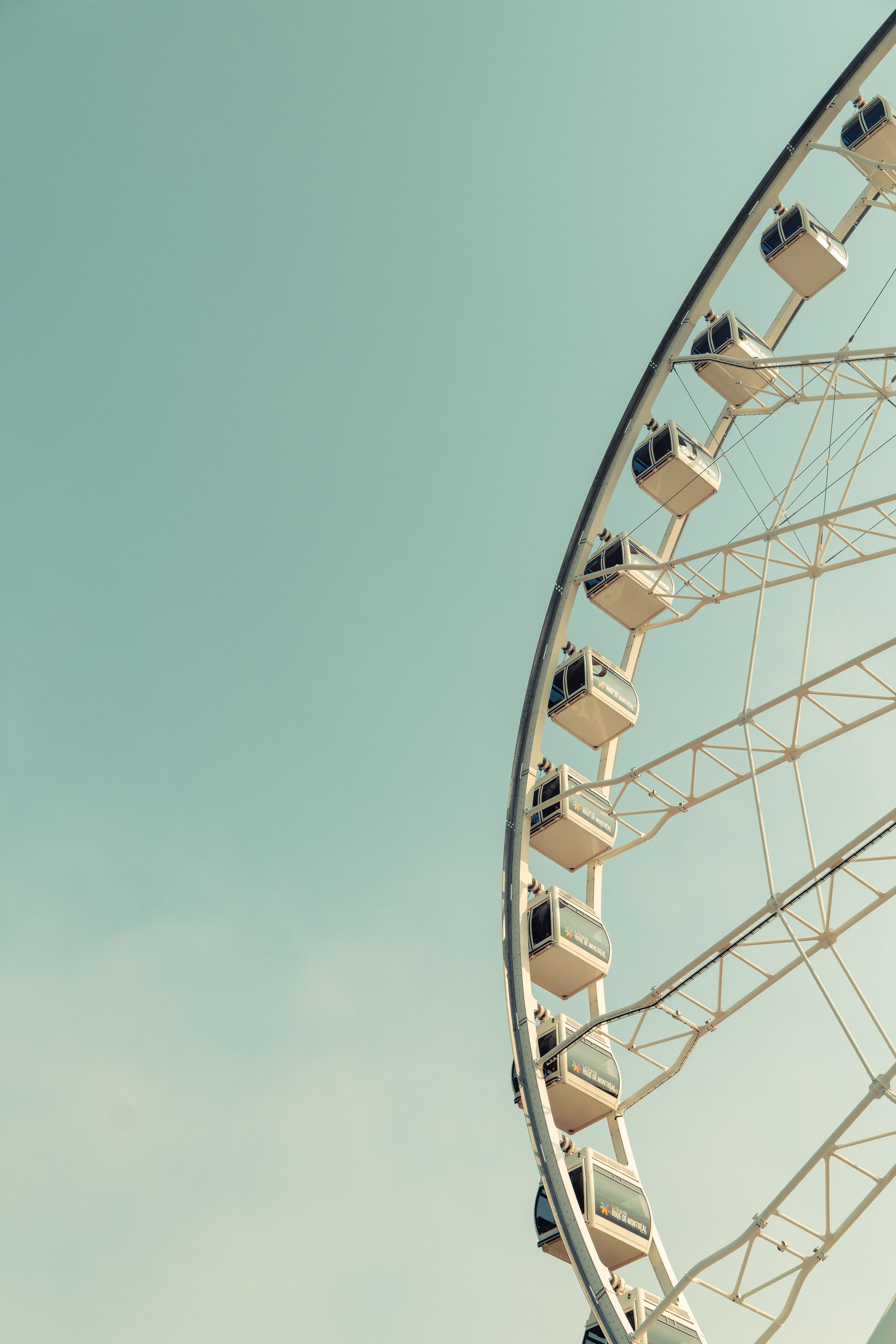Modern Ferris Wheel Against Clear Sky in Québec City · Free Stock Photo