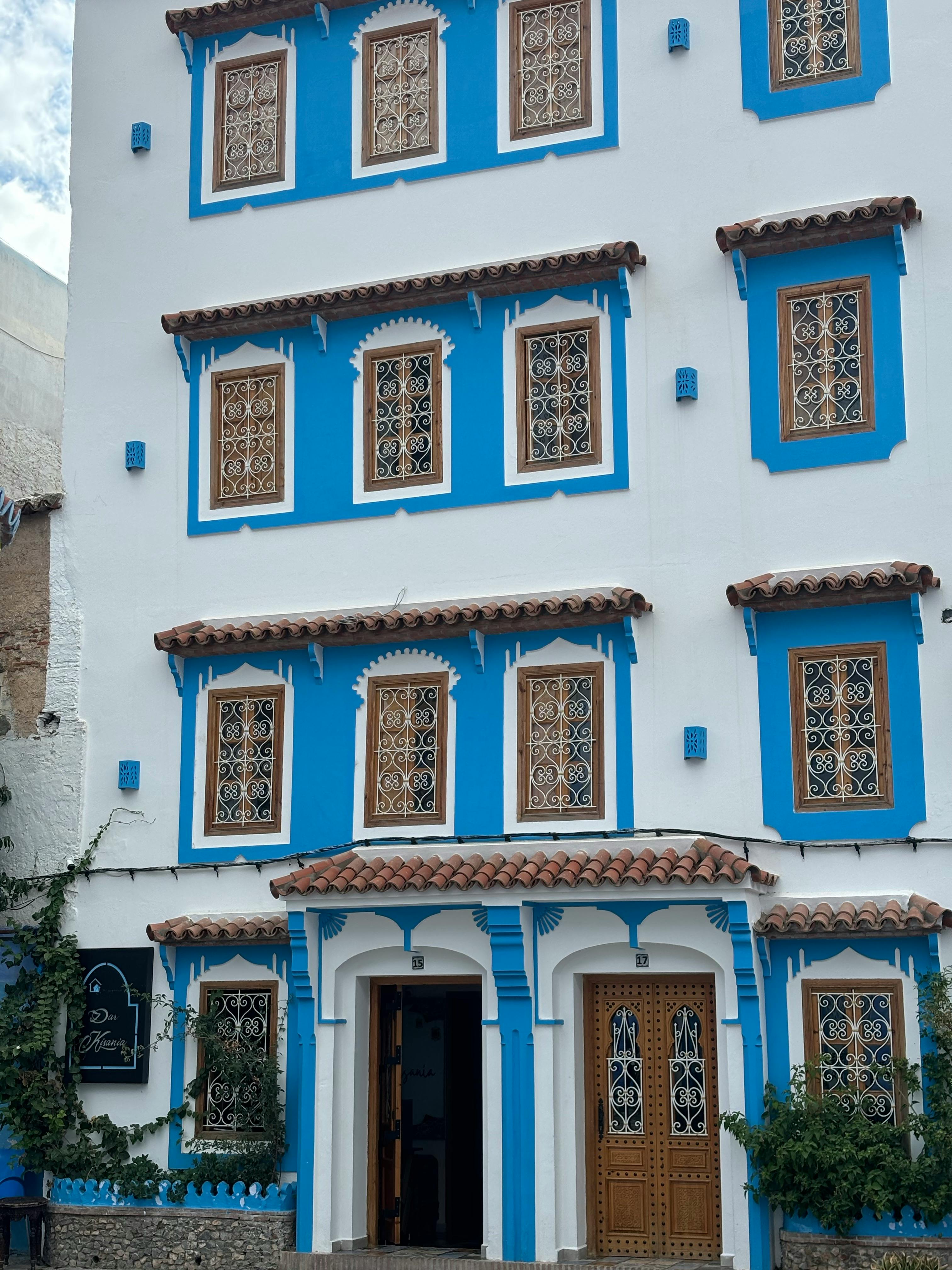 Traditional Blue and White Moroccan Building · Free Stock Photo
