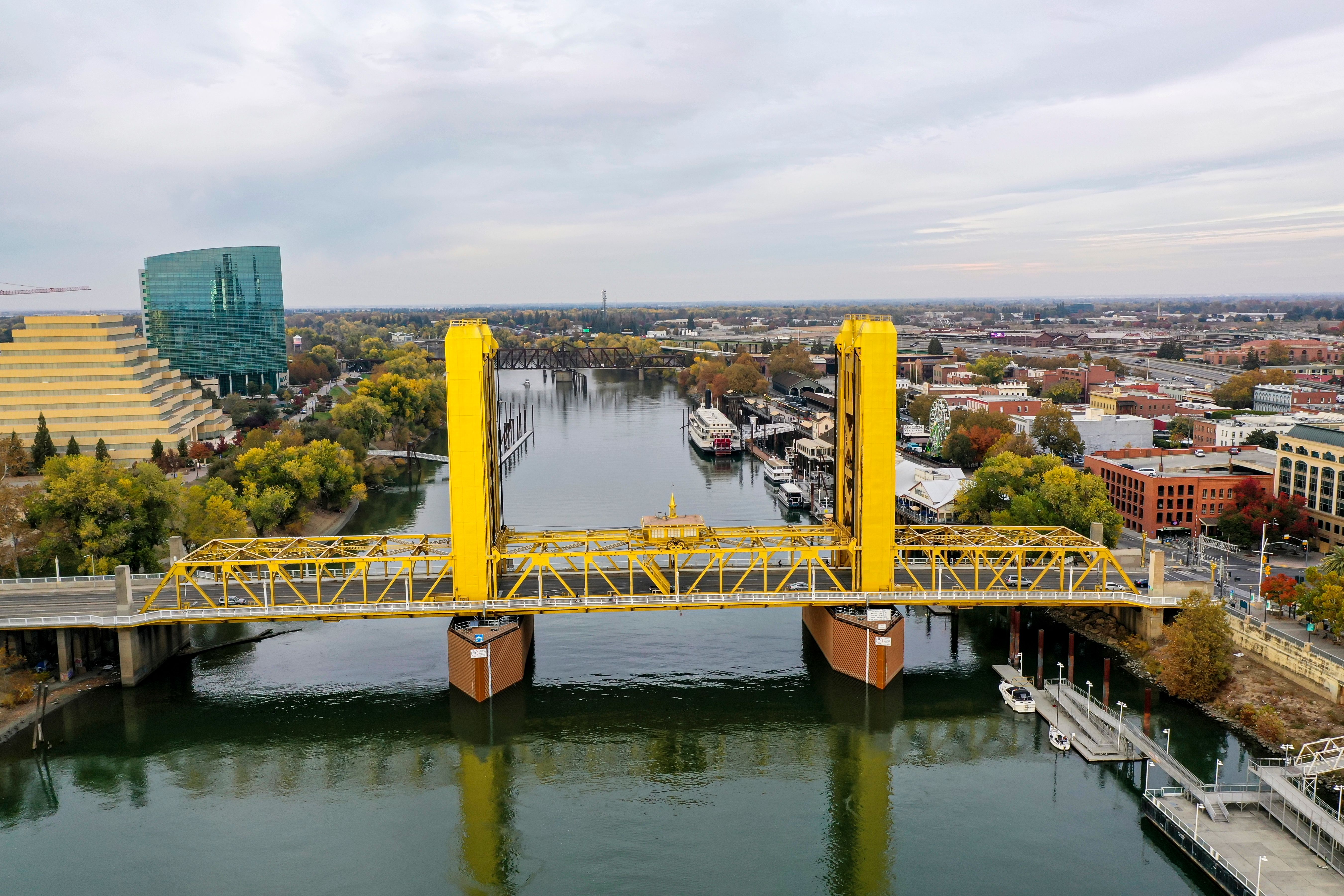 Tower Bridge spanning Sacramento River, California · Free Stock Photo